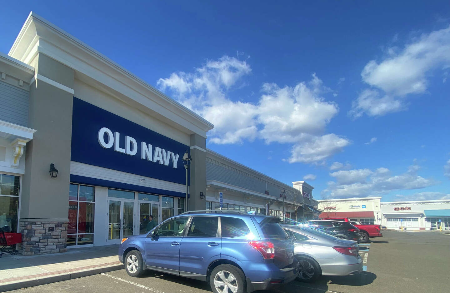 Old Navy opens new store in CT's Guilford Commons after Westbrook exit