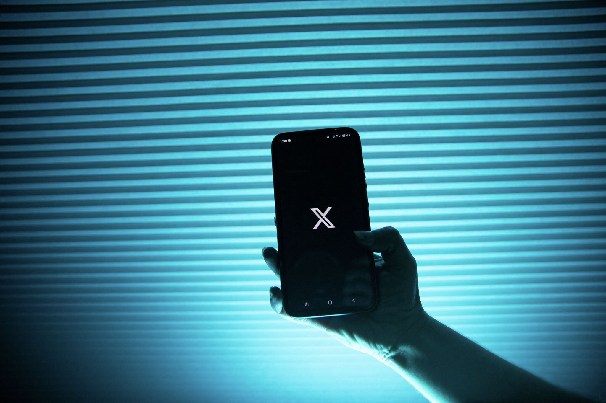 X outages: Thousands report X is down Monday