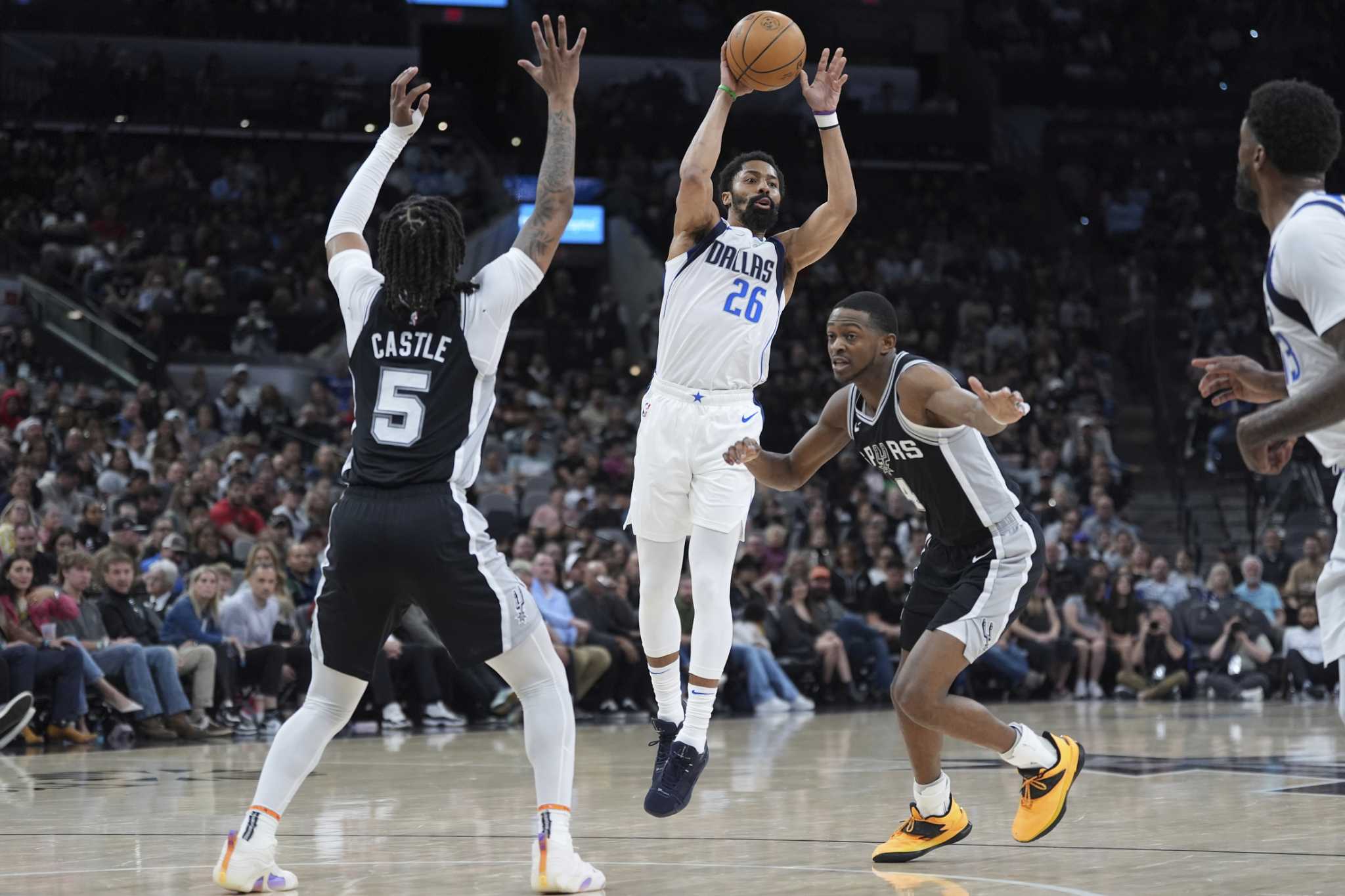 Spurs vs. Mavericks: How to watch the game, notable stats, player news