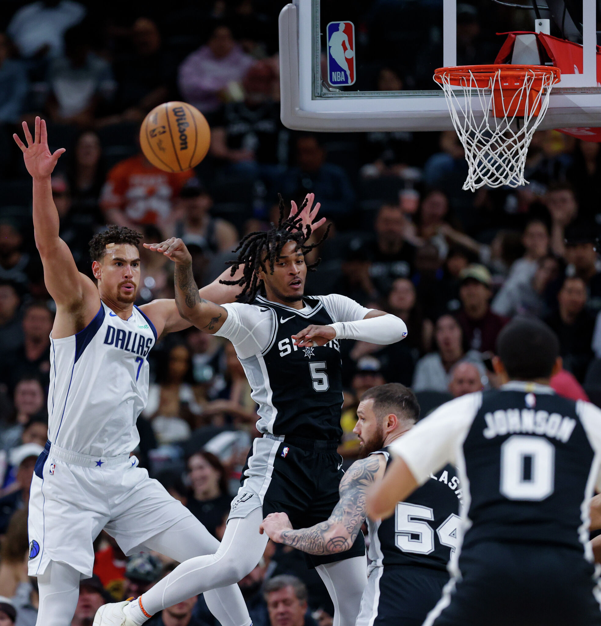 Spurs leader: Team is 'dead last' in 'overall fan experience'