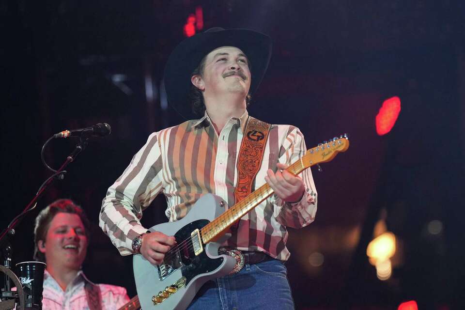 Houston Rodeo review: Zach Top keeps it country & covers George Strait