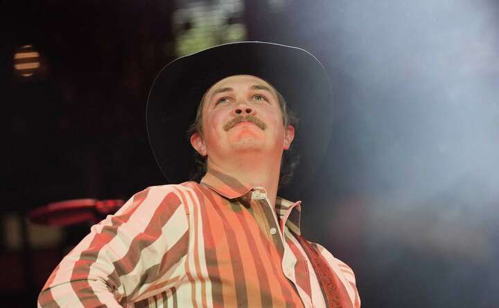 Houston Rodeo review: Zach Top keeps it country & covers George Strait
