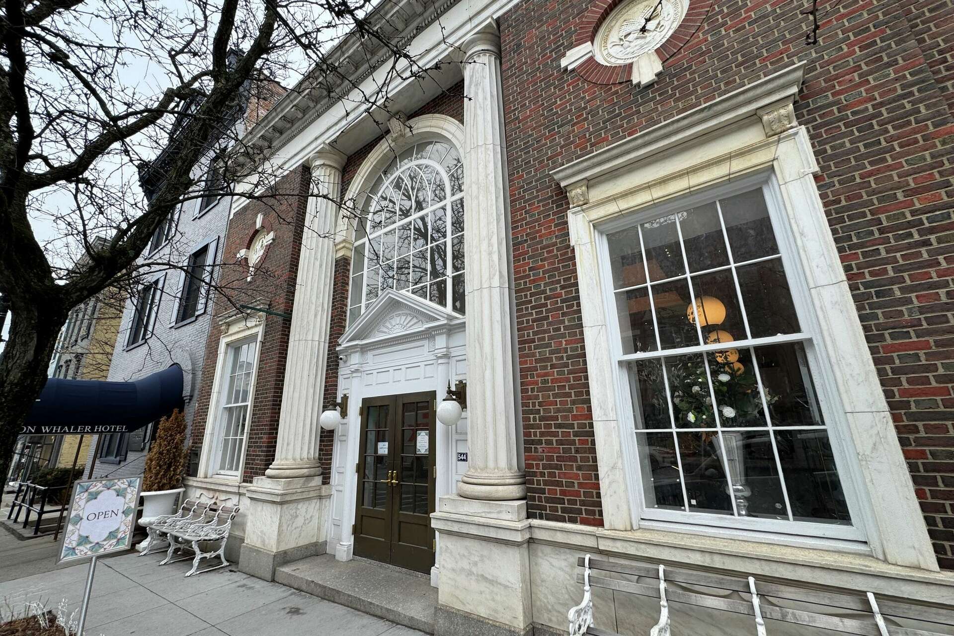 Banque review: Hudson restaurant stuns but menu is uneven
