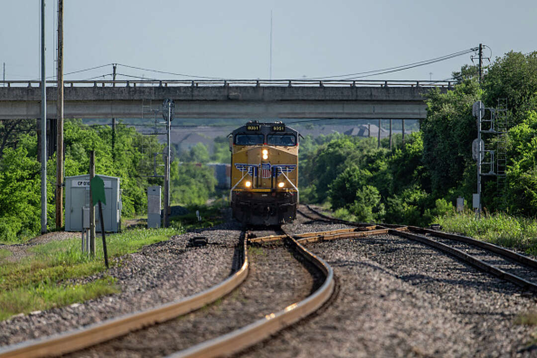 Union Pacific to close Texas shop kept open by old job pact