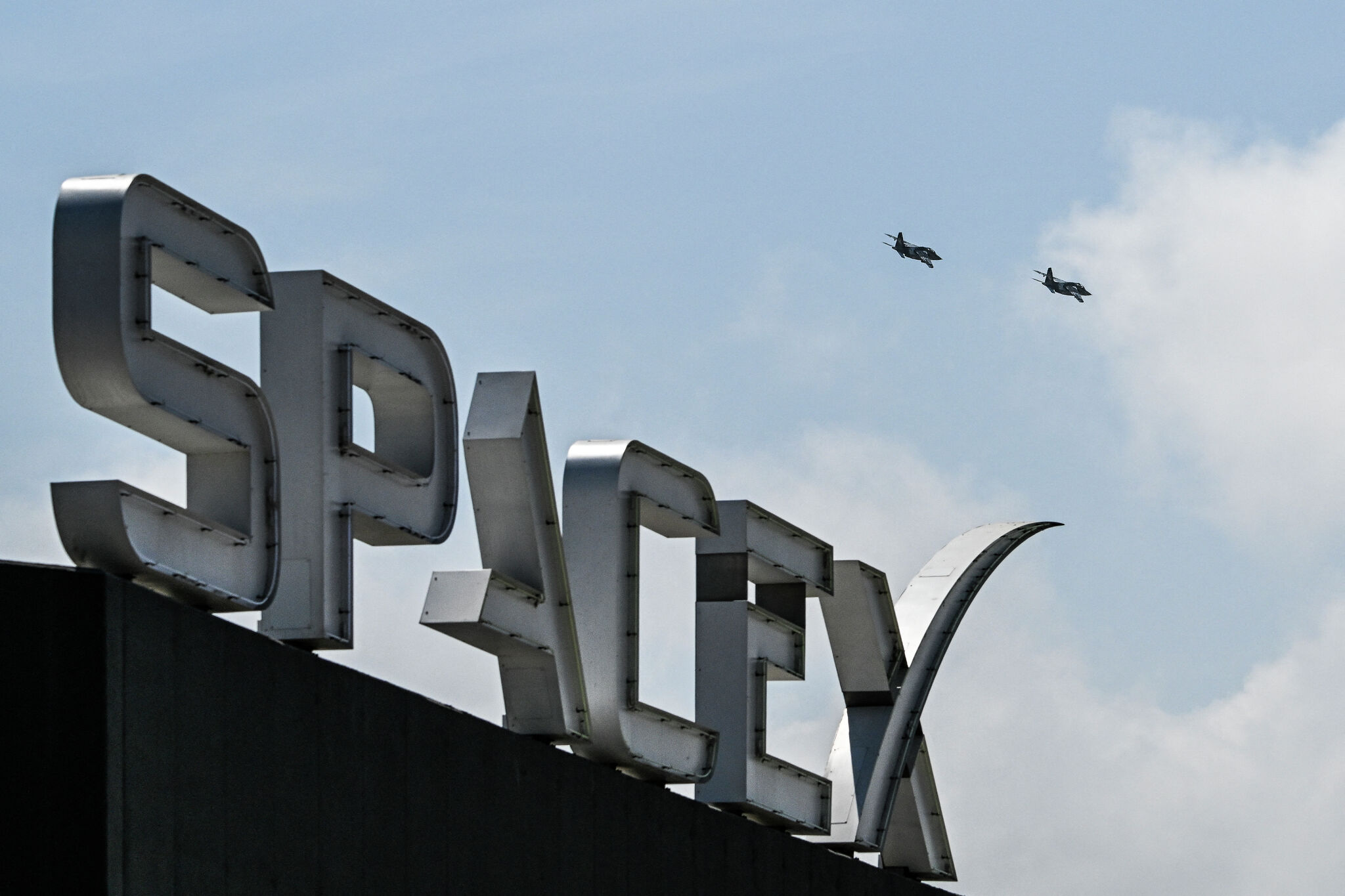 SpaceX making $280 million investment in small Texas town