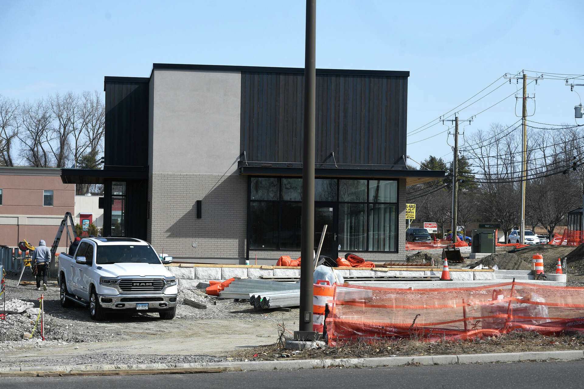 Fast-growing Dave’s Hot Chicken opening on Federal Road in Brookfield
