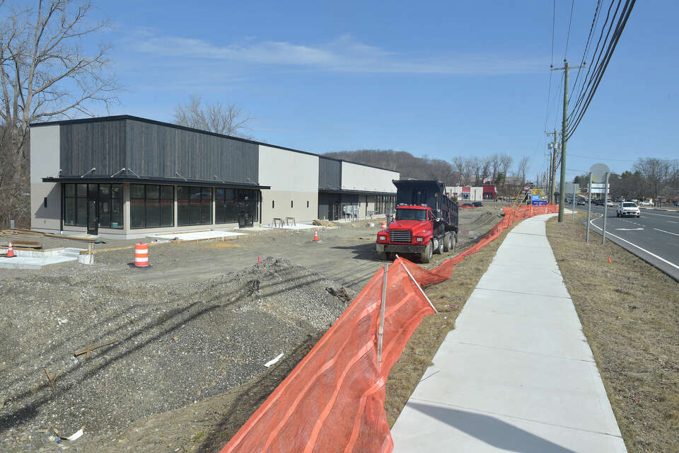Fast-growing Dave’s Hot Chicken opening on Federal Road in Brookfield