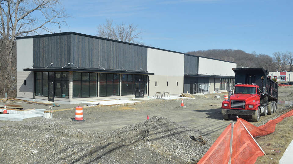 Fast-growing Dave’s Hot Chicken opening on Federal Road in Brookfield