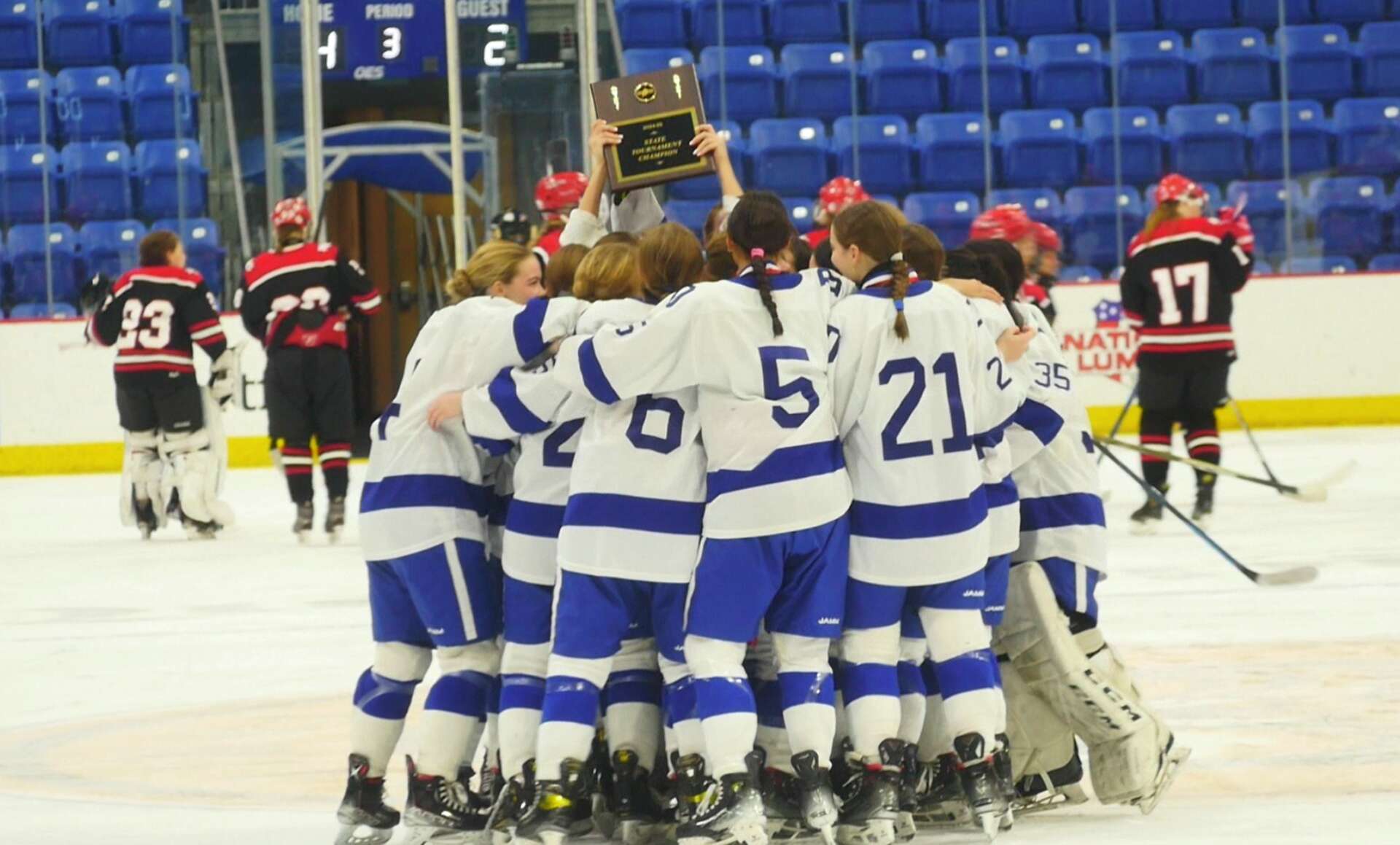 Darien girls ice hockey defeats New Canaan for CHSGHA championship