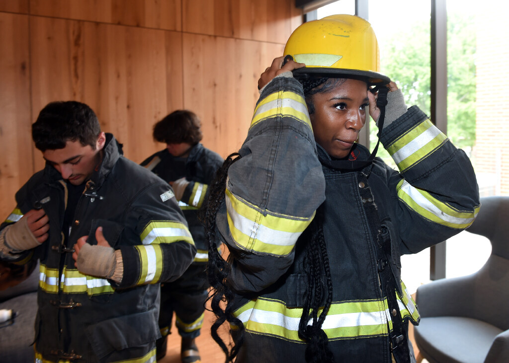 Hamden students to learn how to become first responders in new course