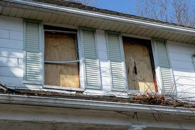 Sister of Waterbury man held captive had been searching for him