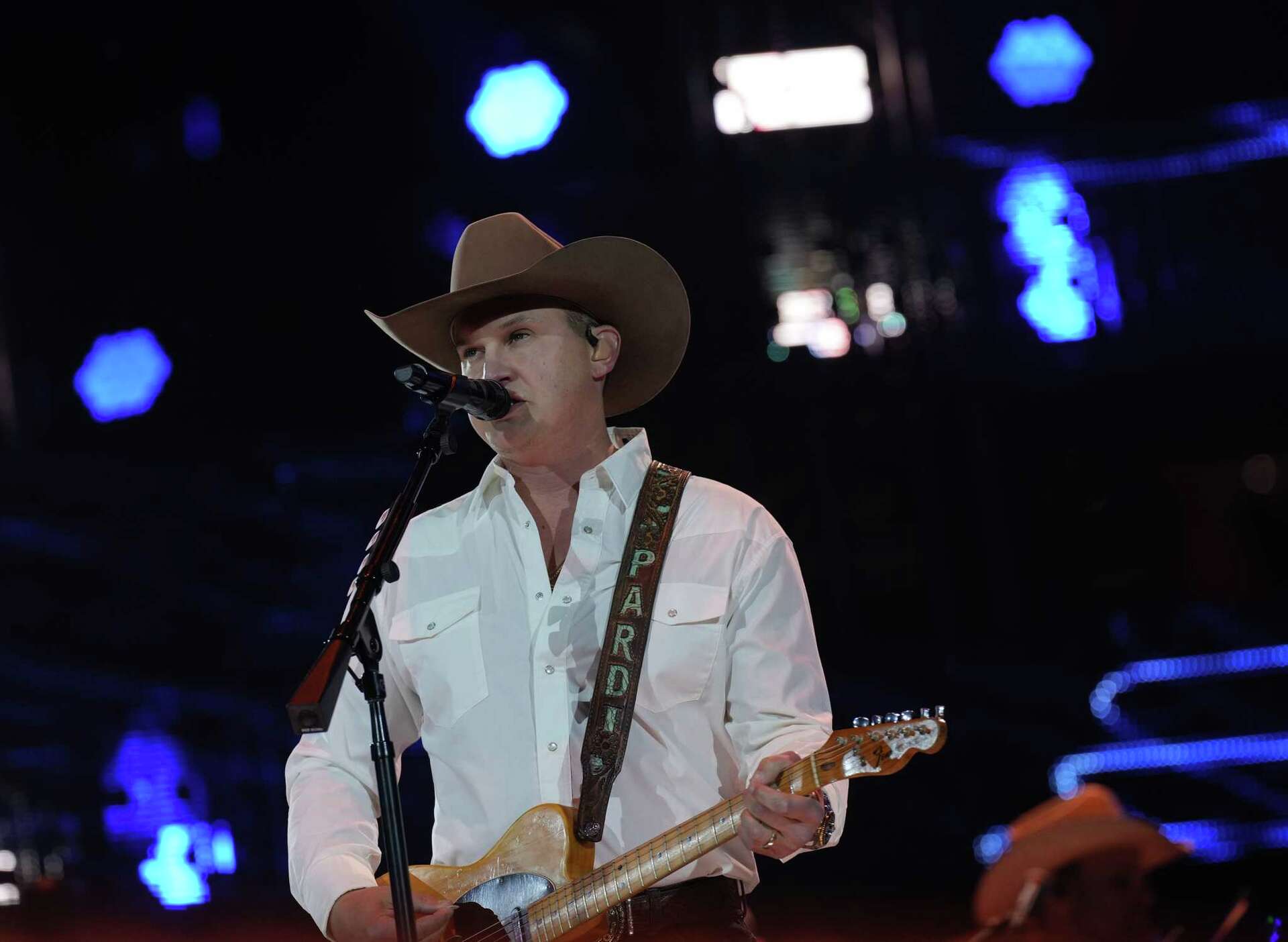 Houston Rodeo review: Jon Pardi debuts new album 'Honkytonk Hollywood'