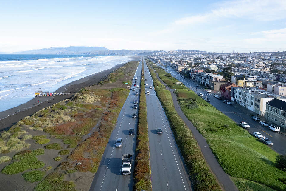 Park that replaced SF's Great Highway is slowly winning over critics