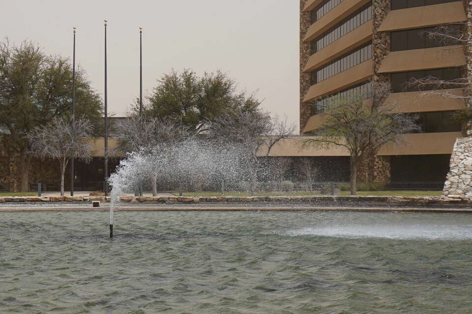 West Texas dust storm causes road closures, crashes