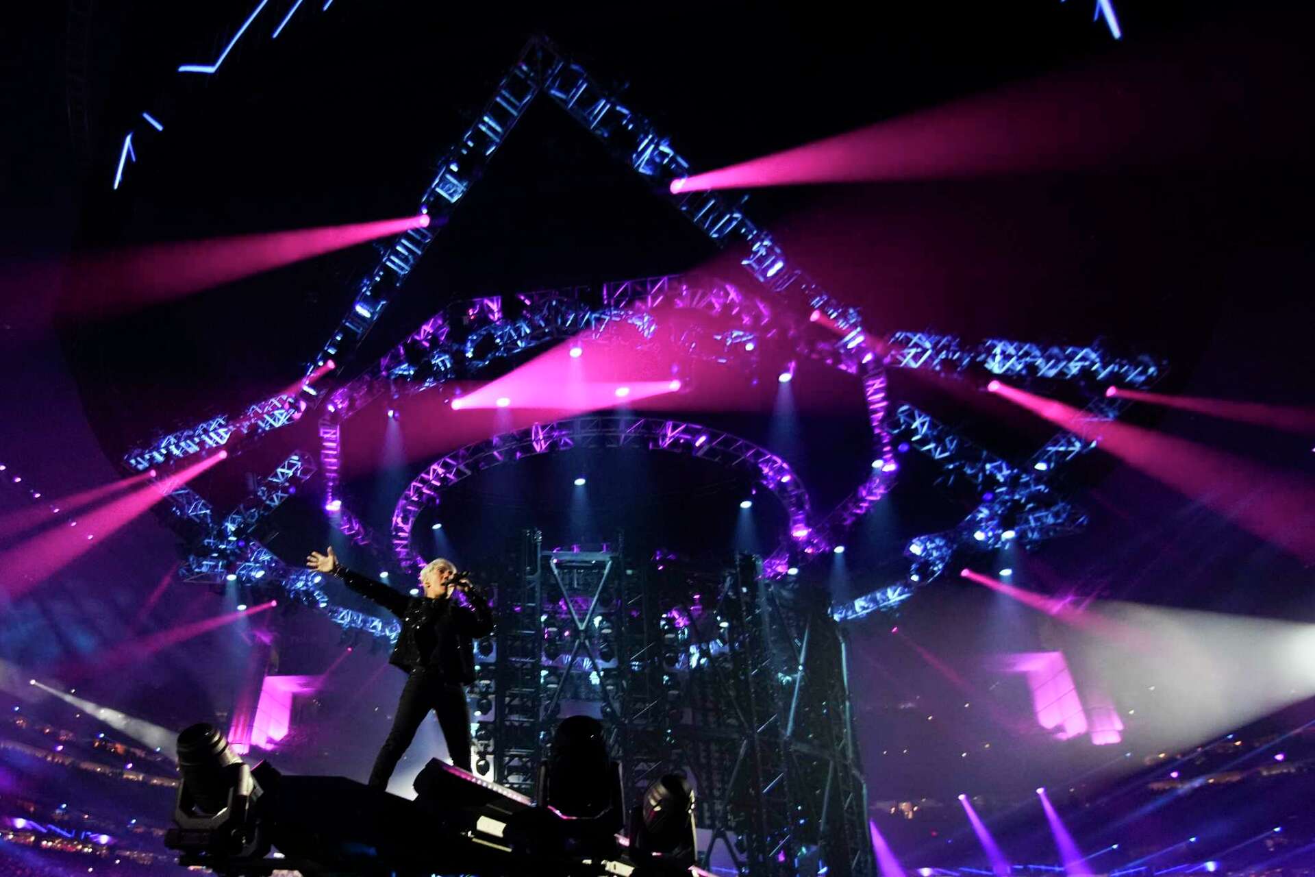 Journey concert at Houston Rodeo cut short by 'electrical fire'