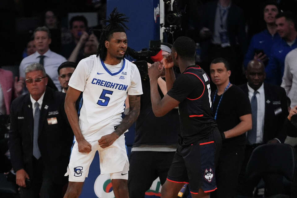 UConn men's basketball loss ends with controversial dunk