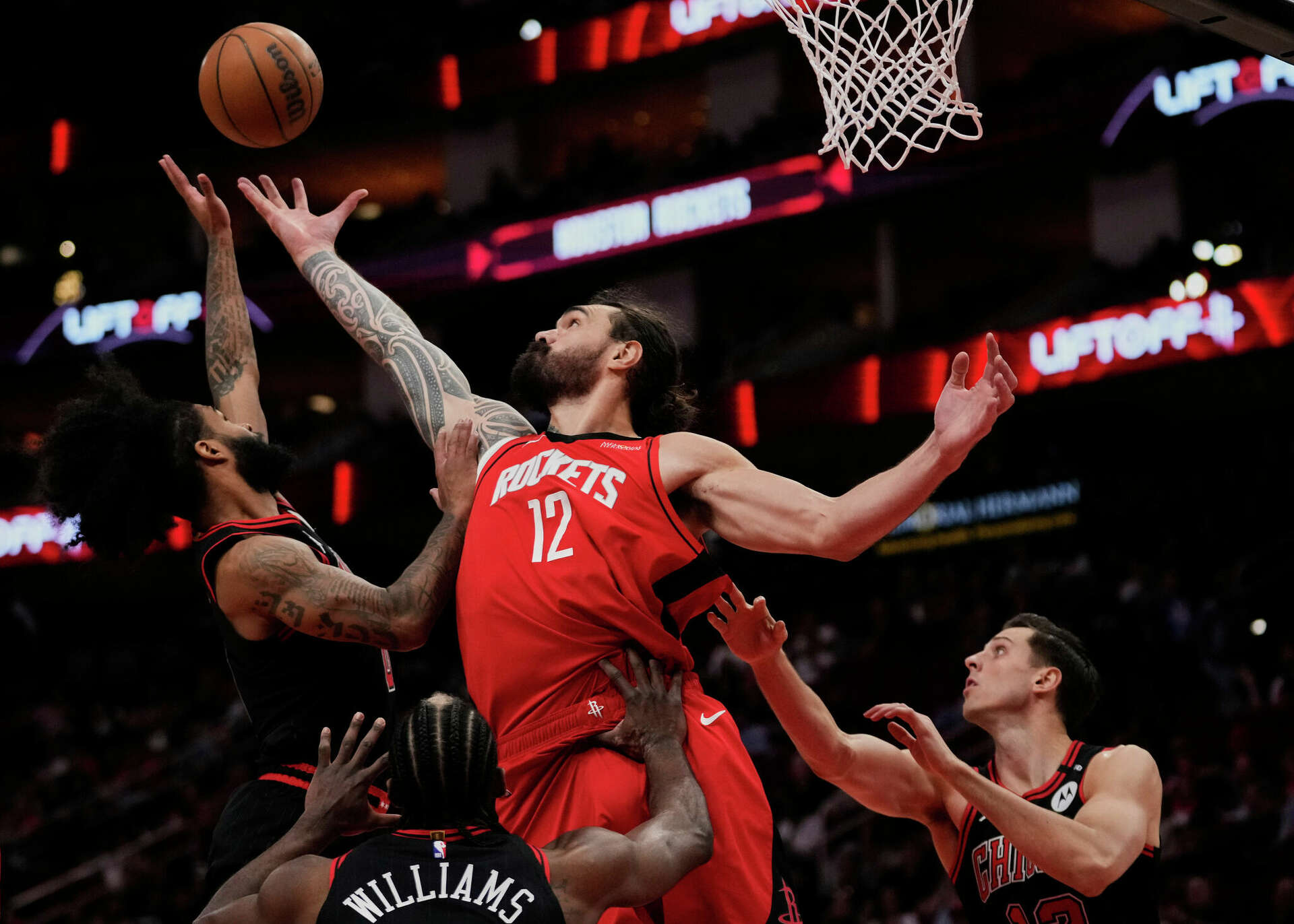 Houston Rockets win sixth in a row with scrappy victory over Bulls