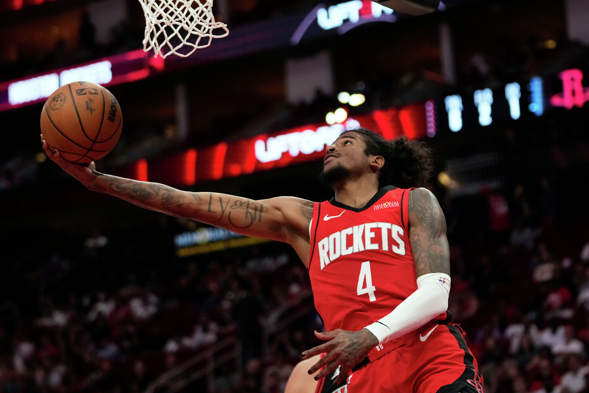 Houston Rockets win sixth in a row with scrappy victory over Bulls