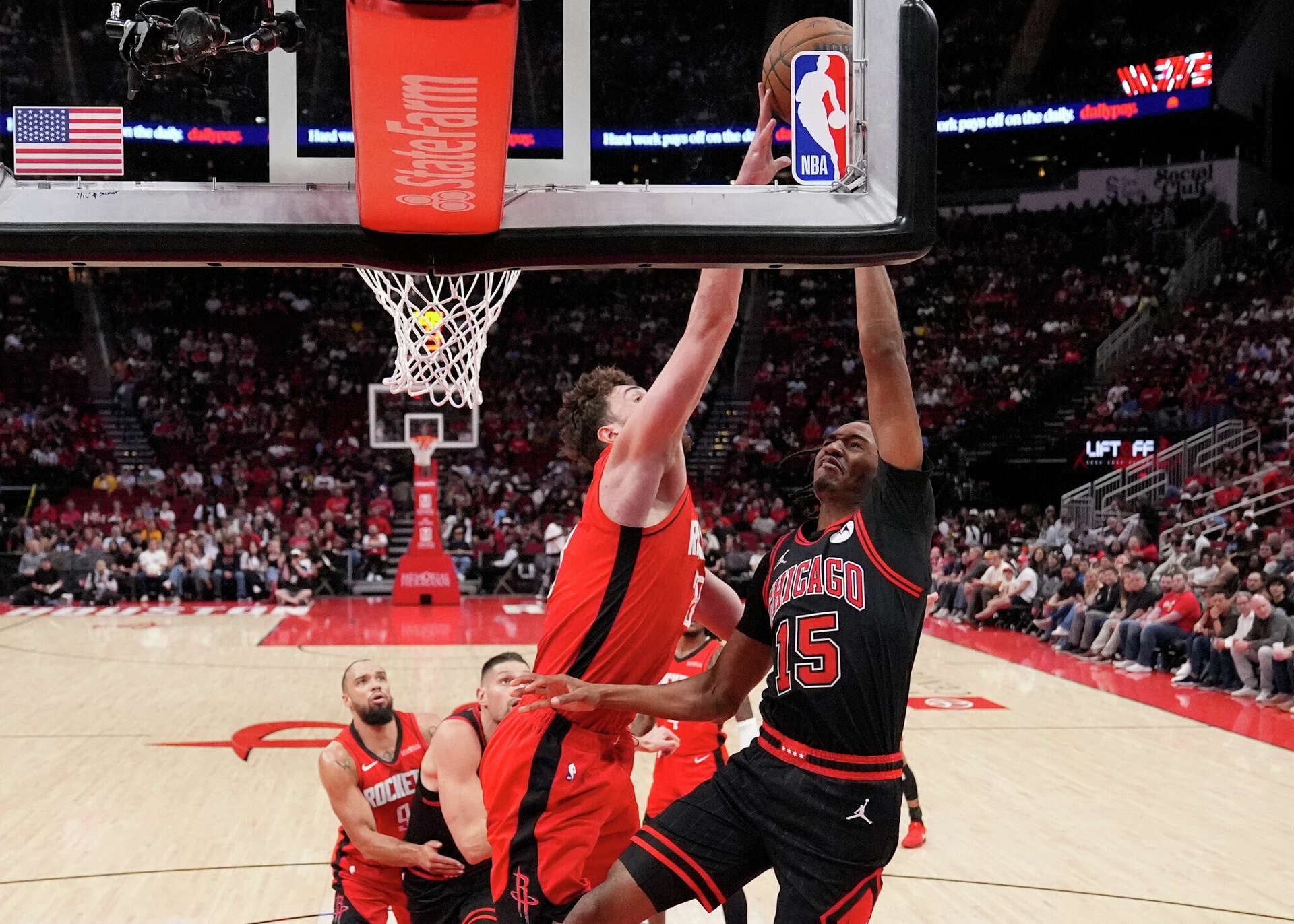 Houston Rockets win sixth in a row with scrappy victory over Bulls