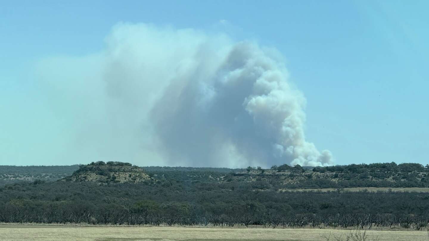 Fredericksburg Crabapple wildfire visible from Austin