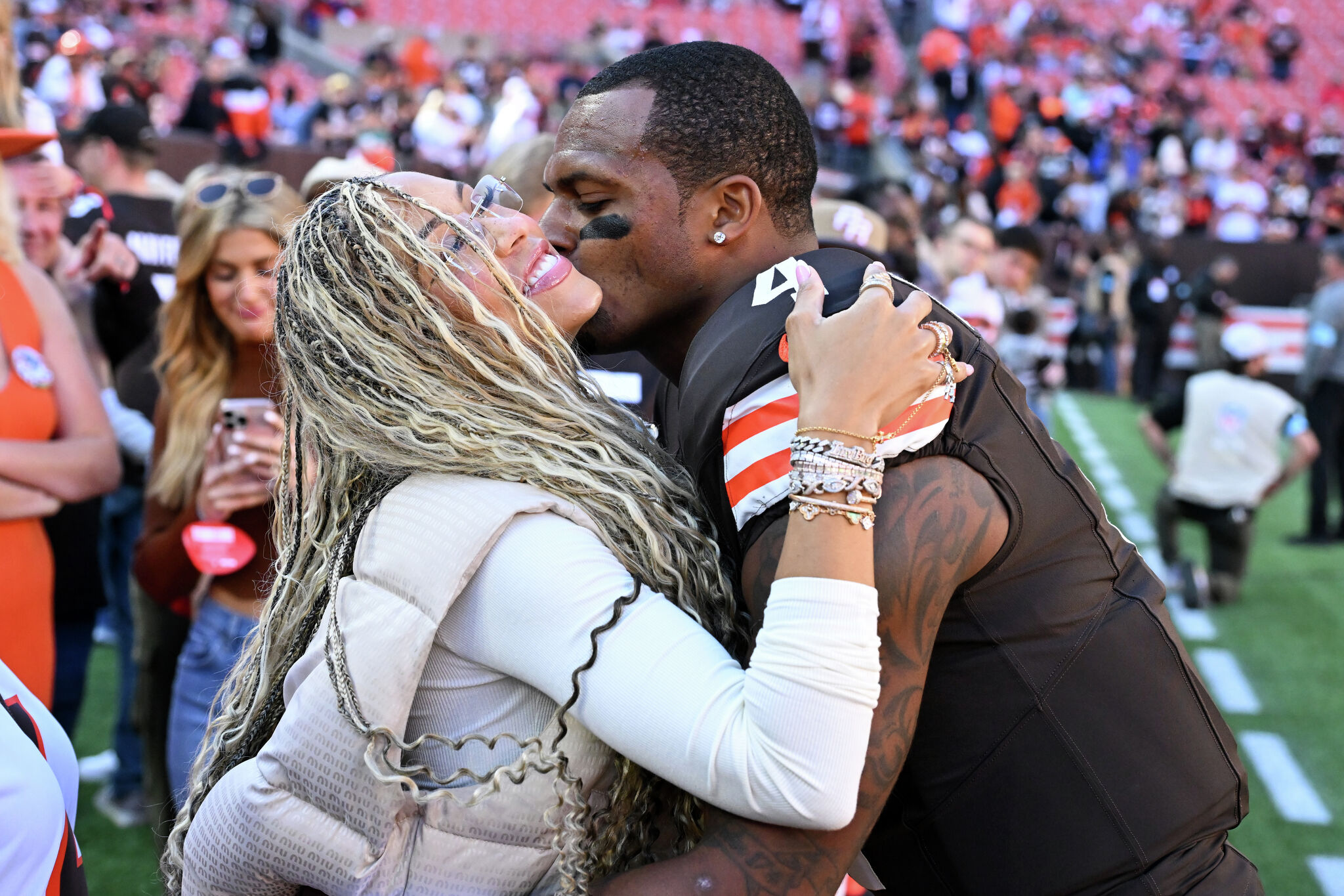 Notorious former Texans quarterback engaged to former Miss Teen Housto