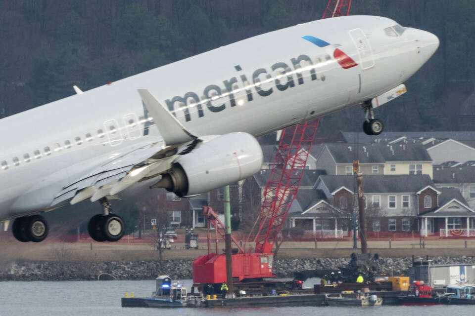 Spike in deadly US plane crashes in 2025 raises safety concerns