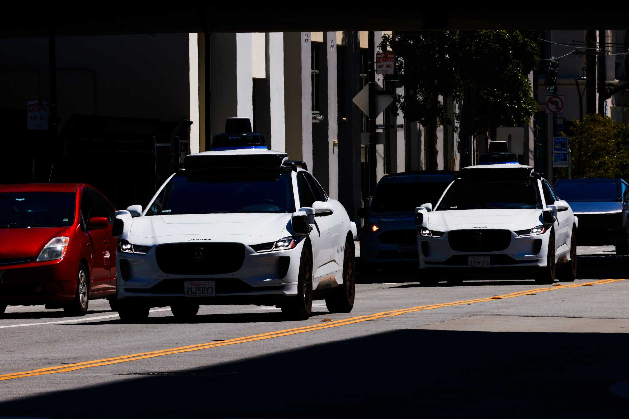 Waymo expands its driverless robotaxi service in the Bay Area, LA