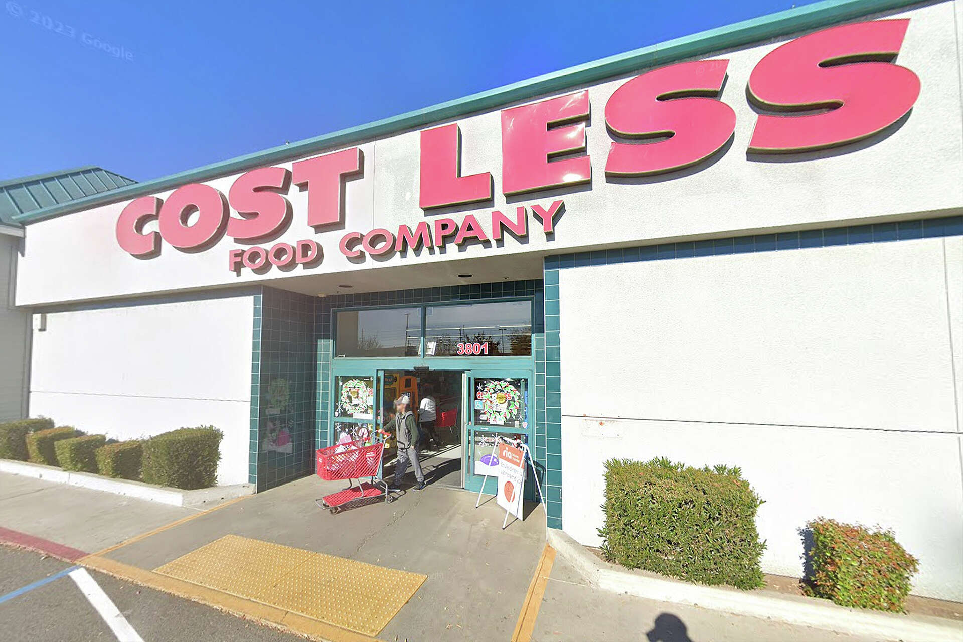 Northern California grocery store's roof collapses on shoppers