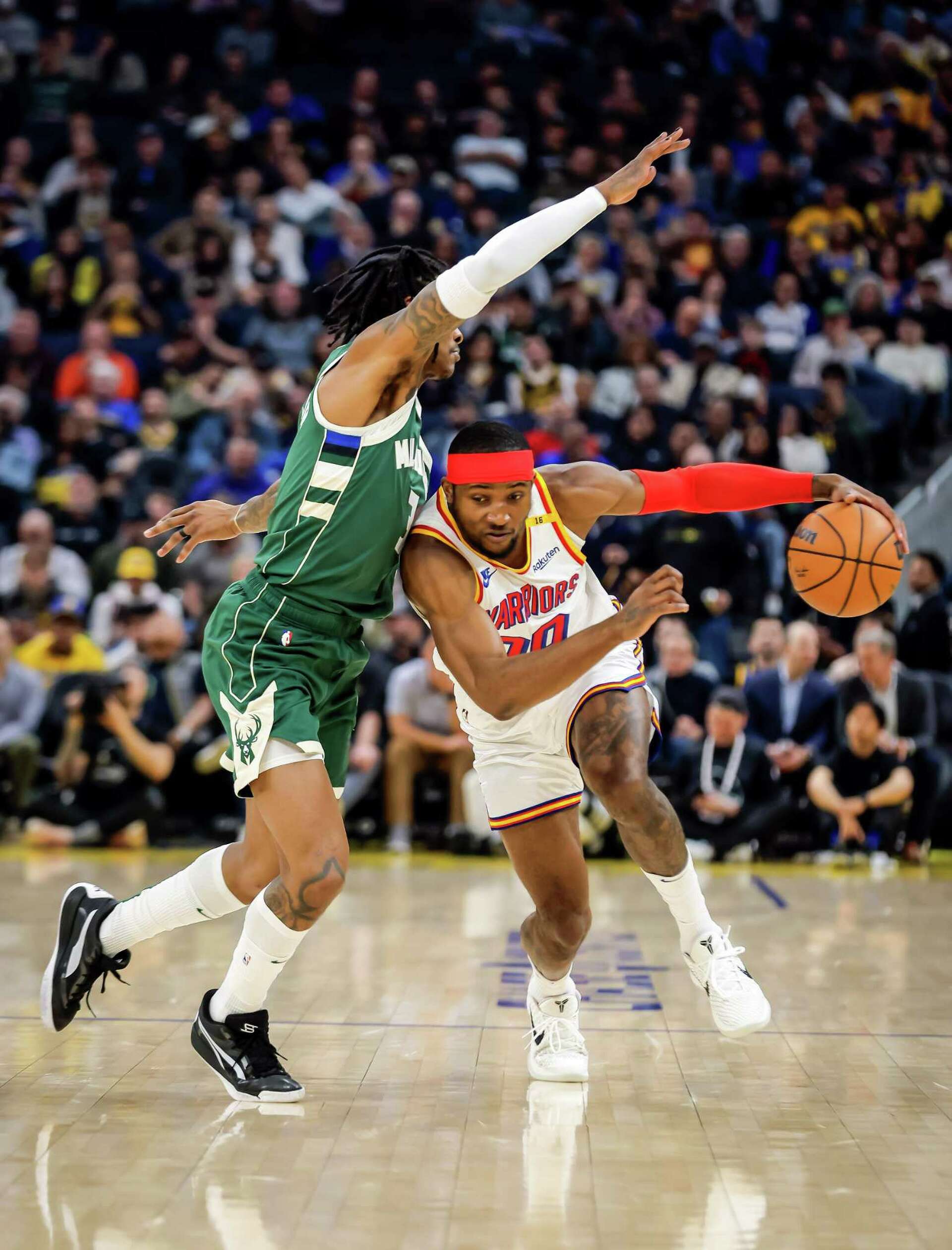Jimmy Butler takes over, leads Steph Curry-less Warriors past Bucks