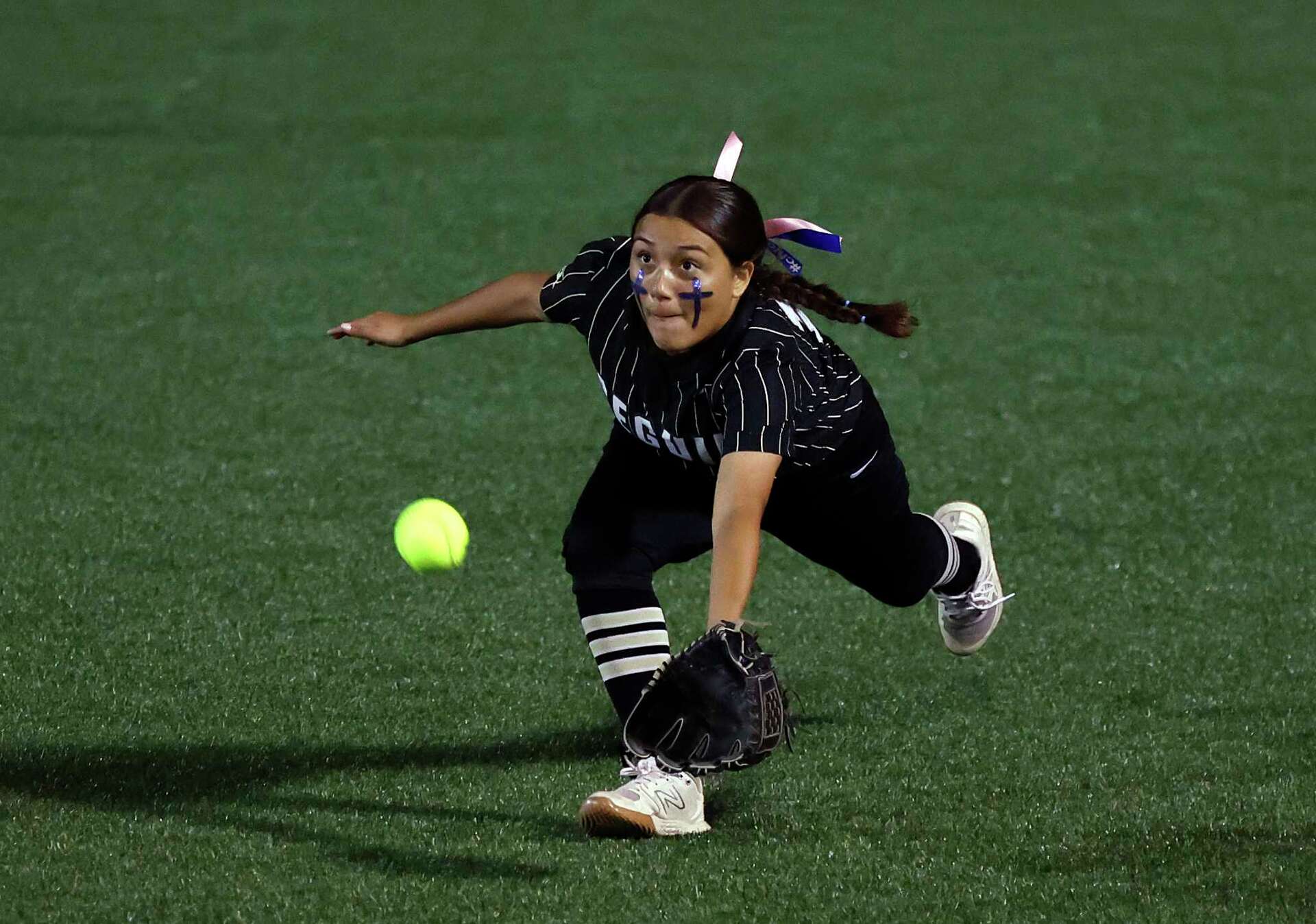 Seguin softball beats Burbank to take District 27-5A lead