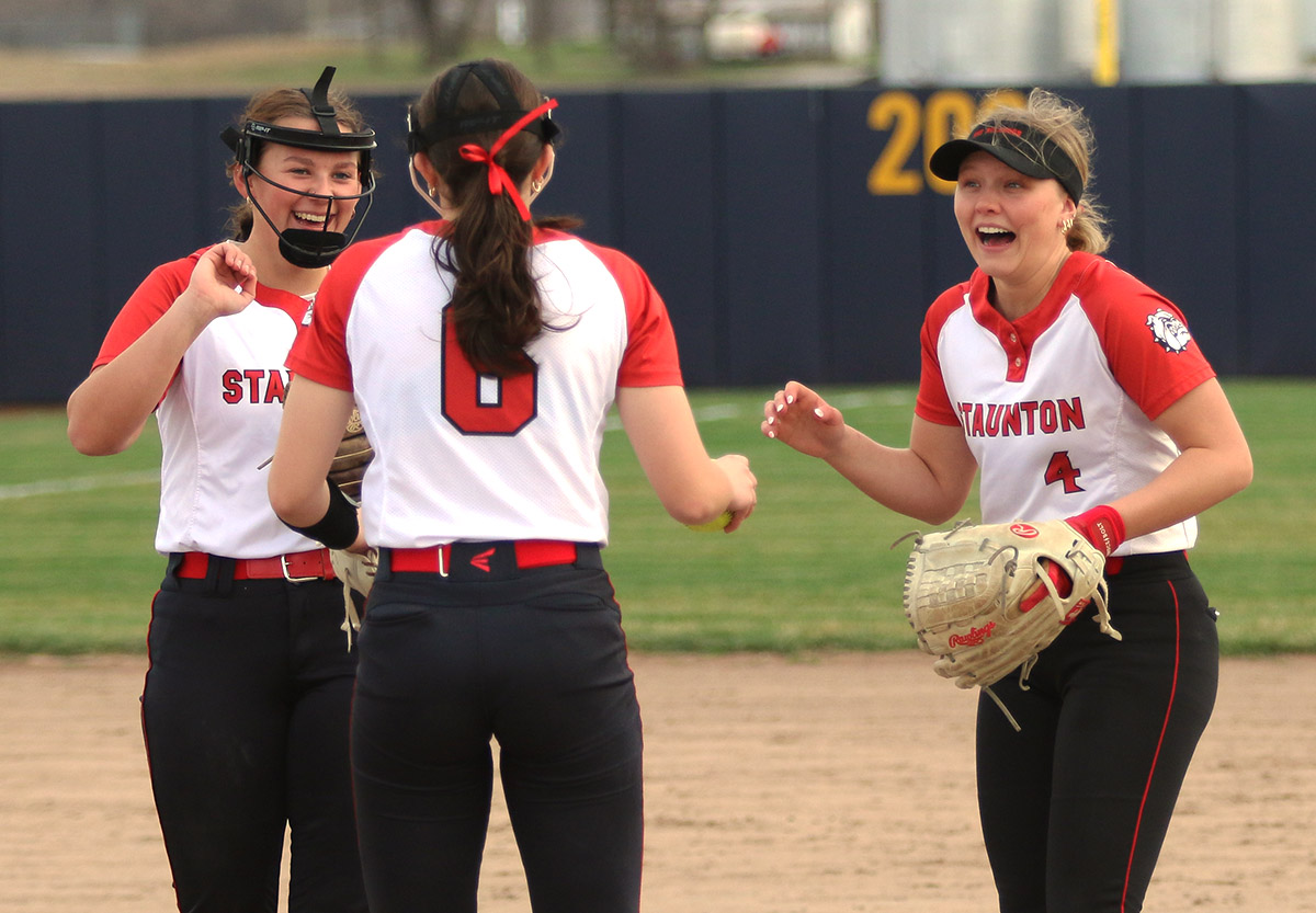 TUESDAY SOFTBALL: Staunton blows past McGivney; Carrollton wins