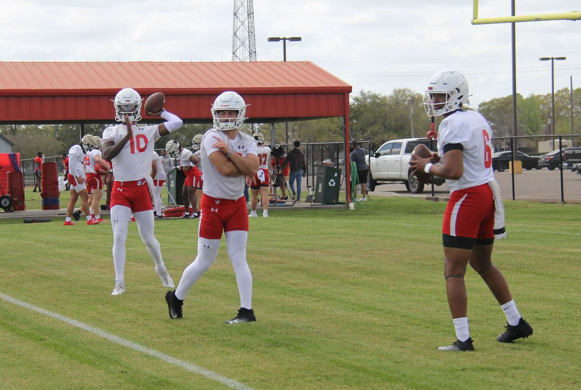 Lamar Cardinals' quarterback competition takes unexpected turn