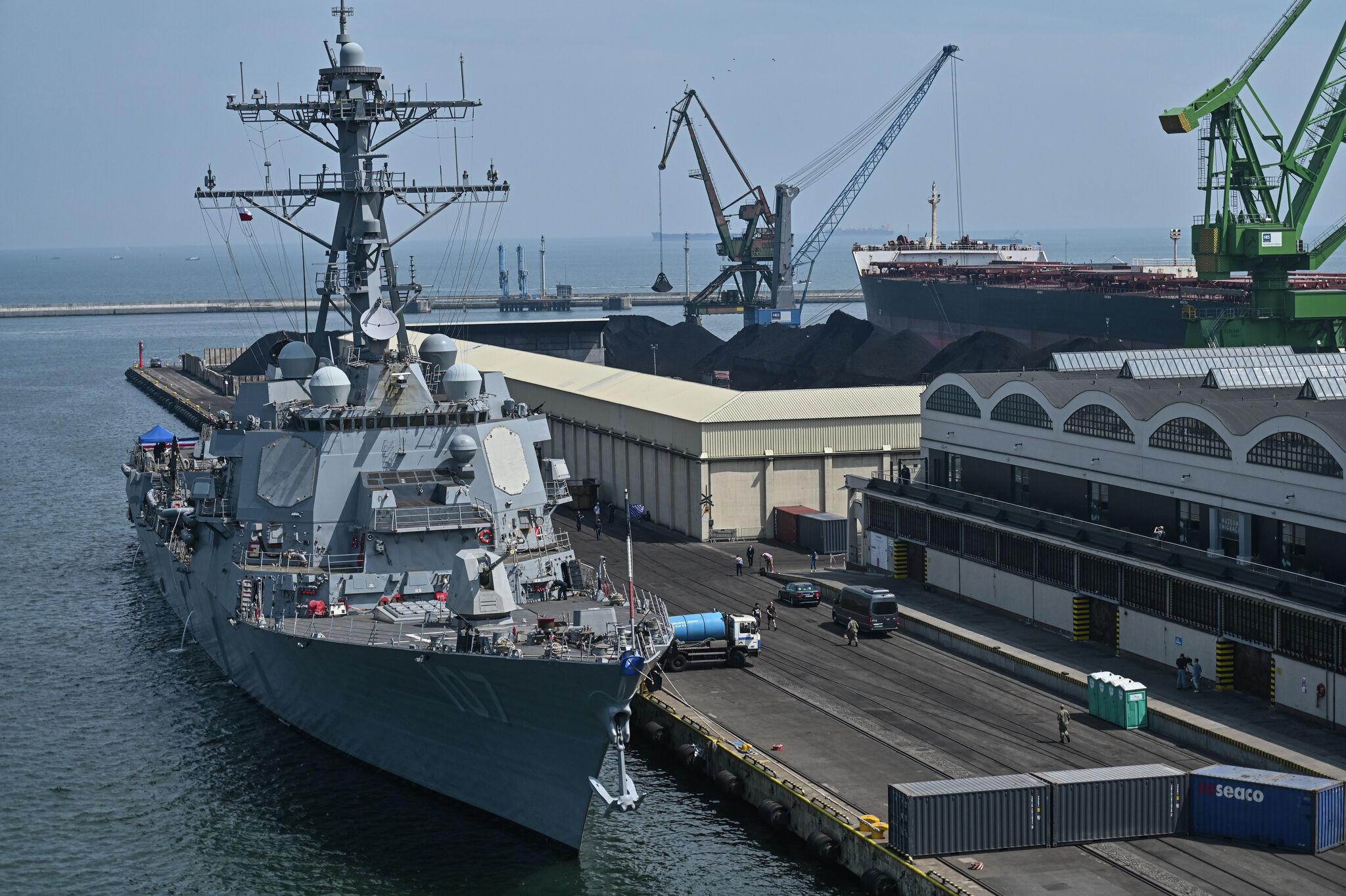 Pentagon deploys Navy destroyer to Texas-Mexico border