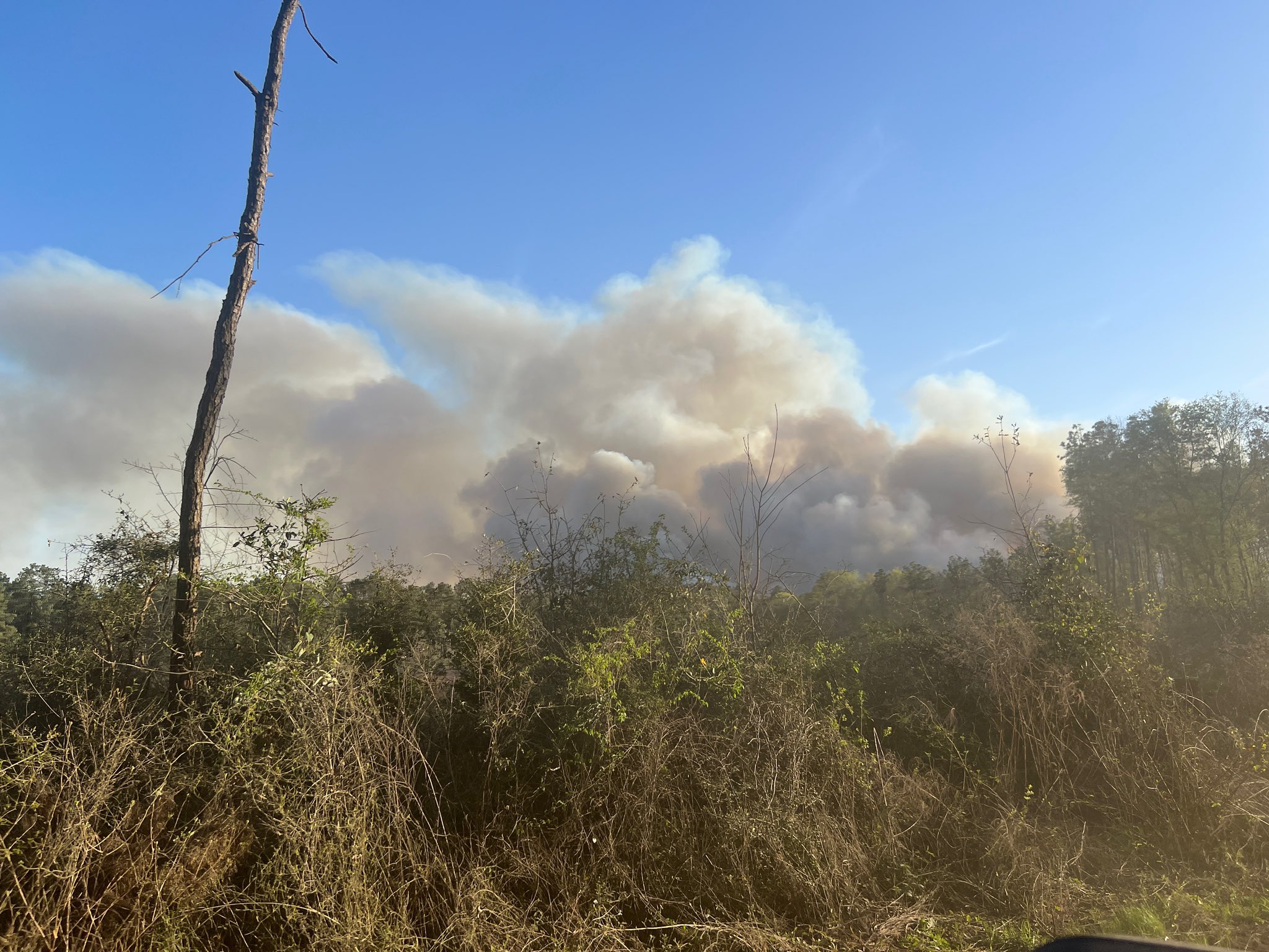 Fire near Montgomery Co. burns 2,000 acres, forces evacuations