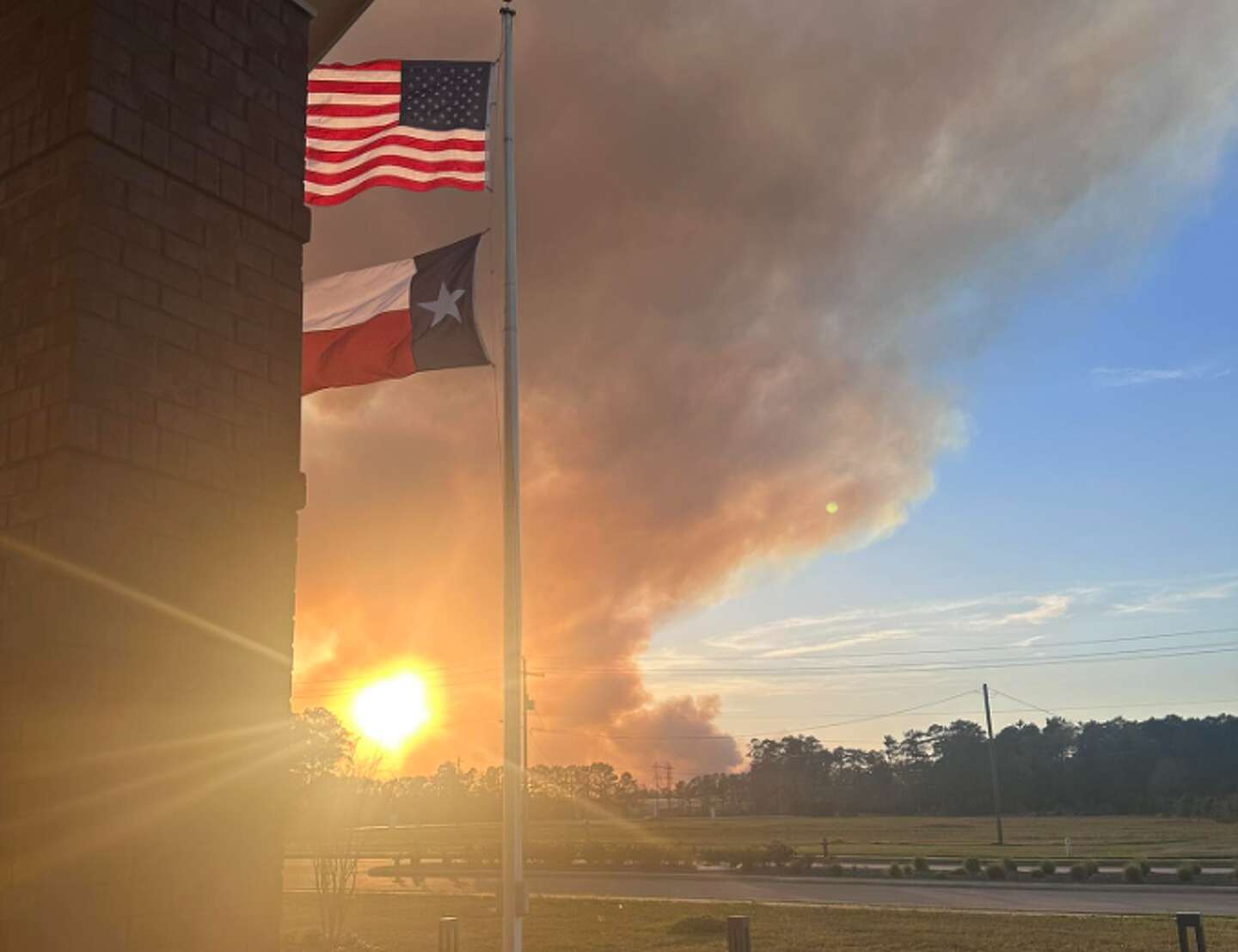 Pauline Road wildfire smoke: Health risks as Sam Houston forest burns?