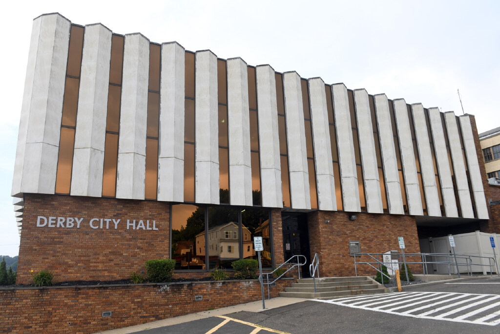 Derby, ed board have government immunity from stabbing suit: Judge