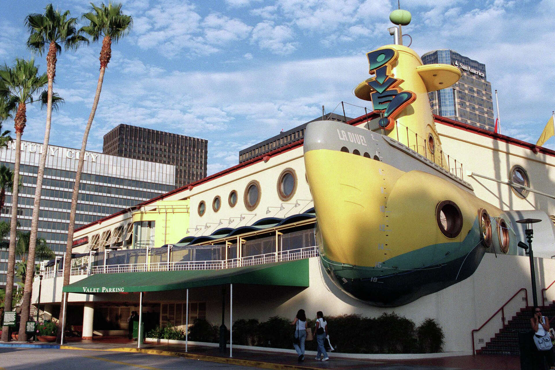 Steven Spielberg's biggest flop was a Calif. novelty mall restaurant