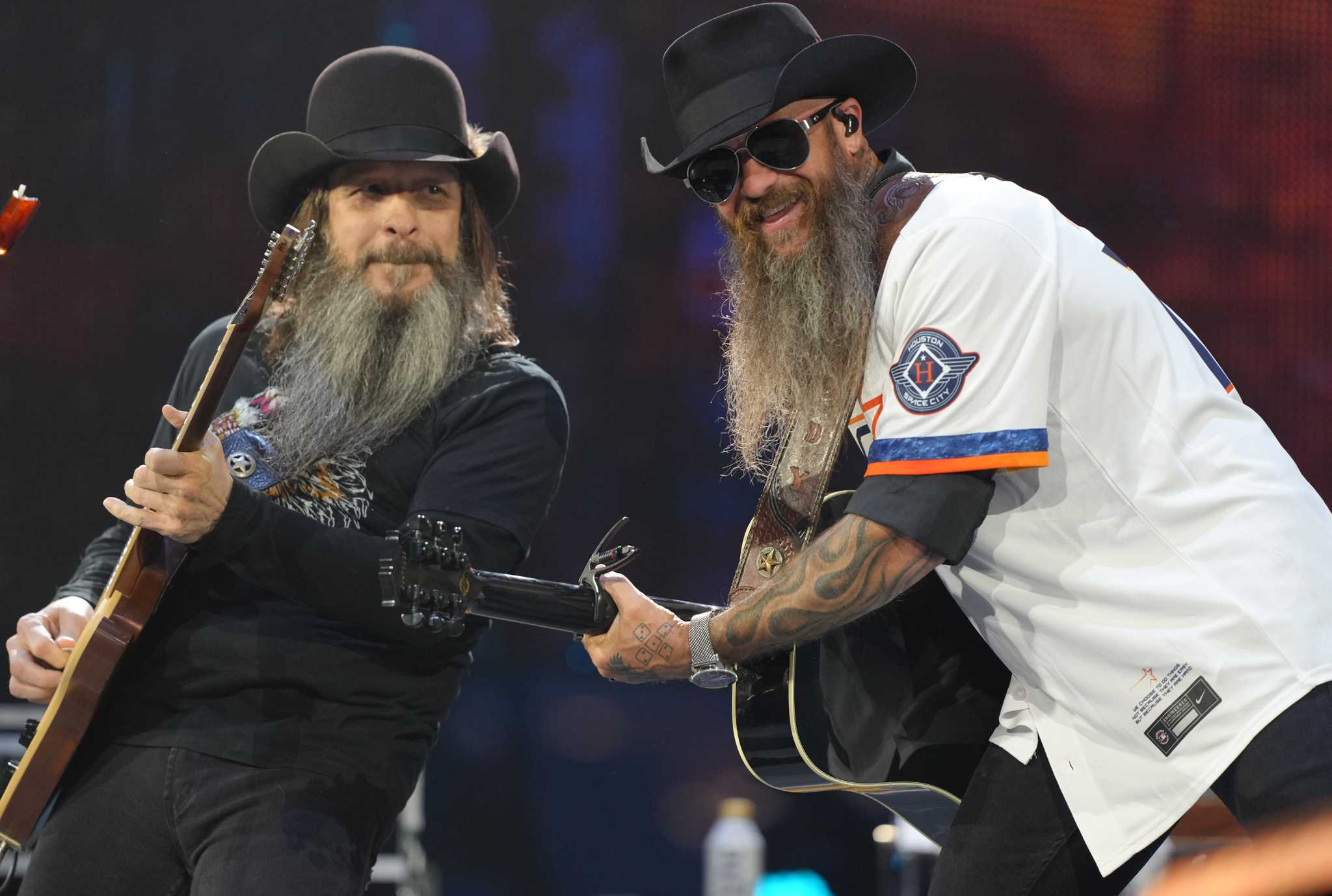 Houston Rodeo review: Cody Jinks shows off his Astros jersey onstage