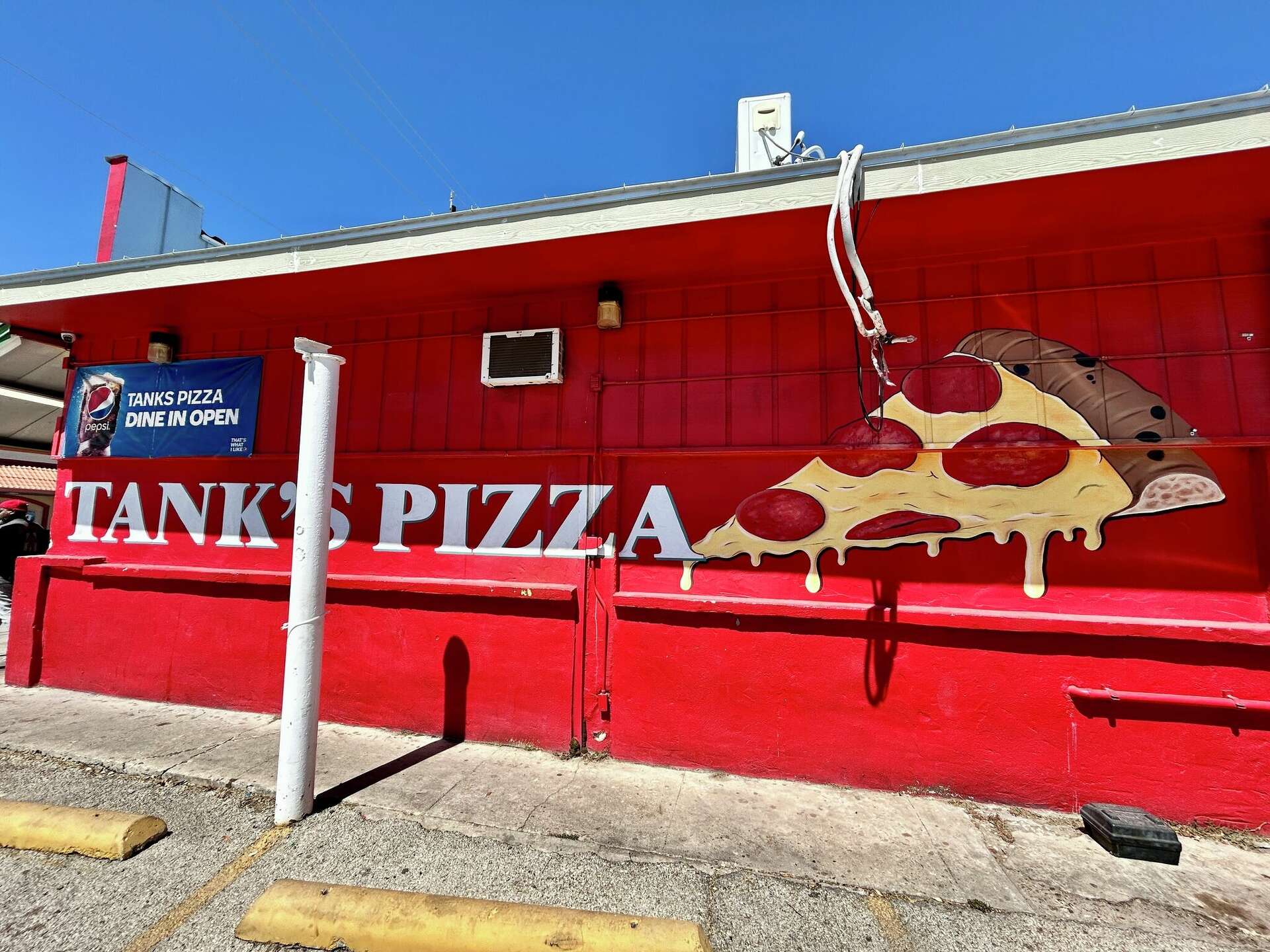 San Antonio pizzeria offers custom personal pizzas for under $10
