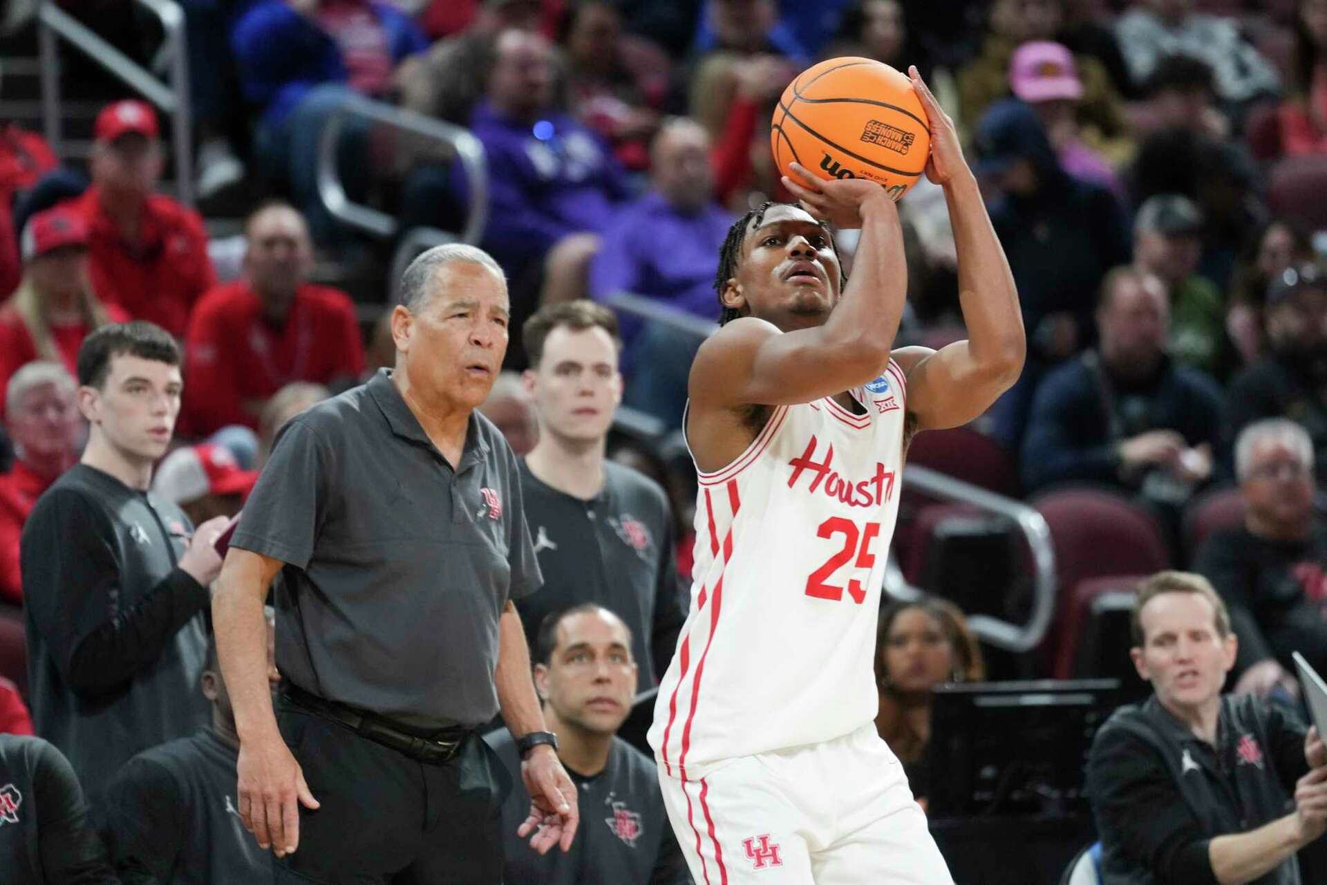 Houston's Mercy Miller, son of Master P, receives salute from father