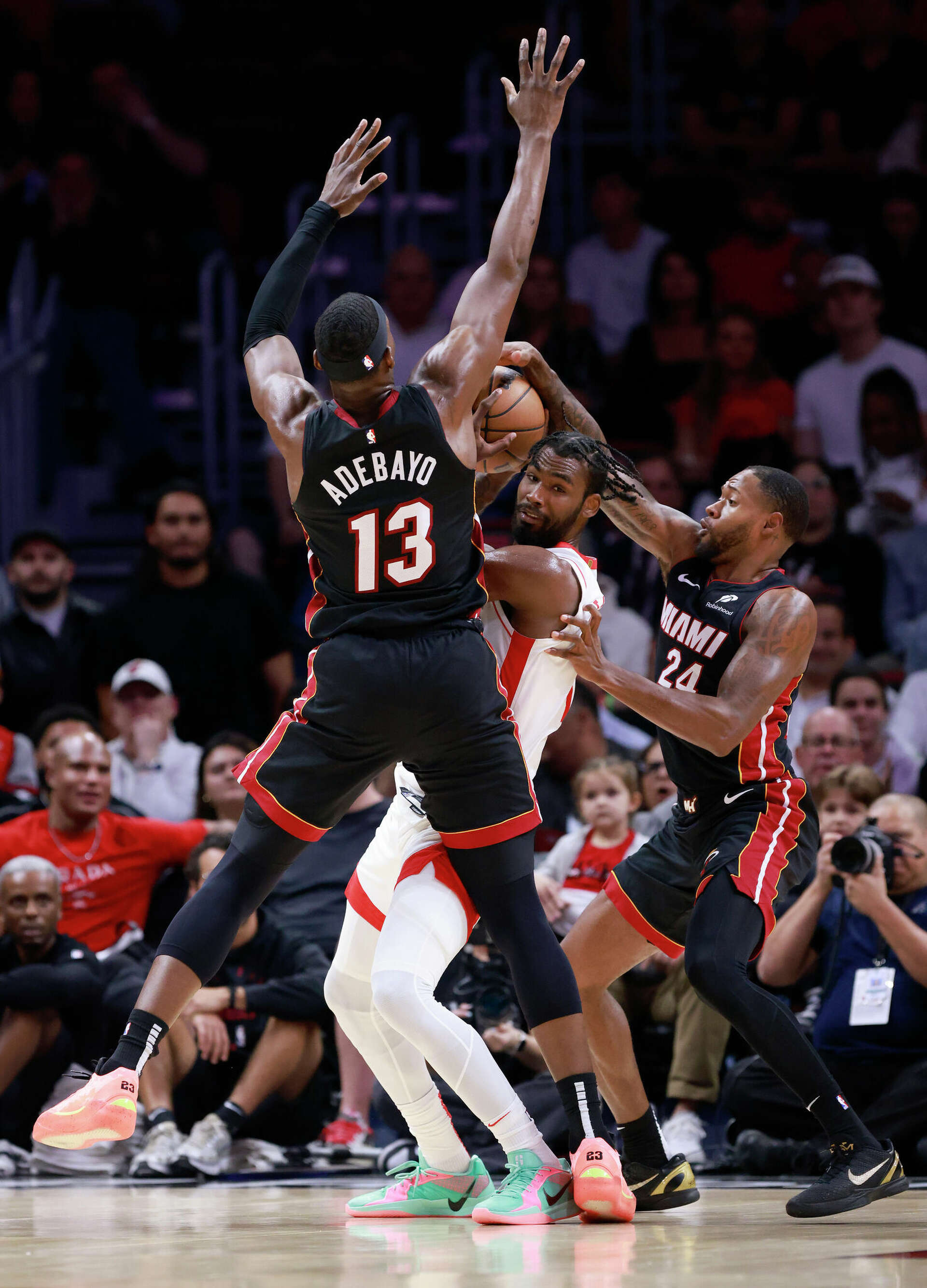 Houston Rockets defeat Miami Heat, extend streak to 9 games
