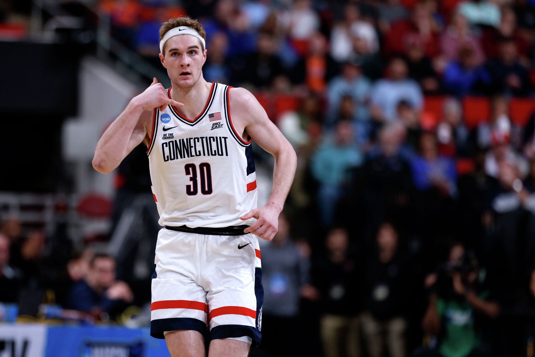 UConn men's basketball's Liam McNeeley entering NBA draft