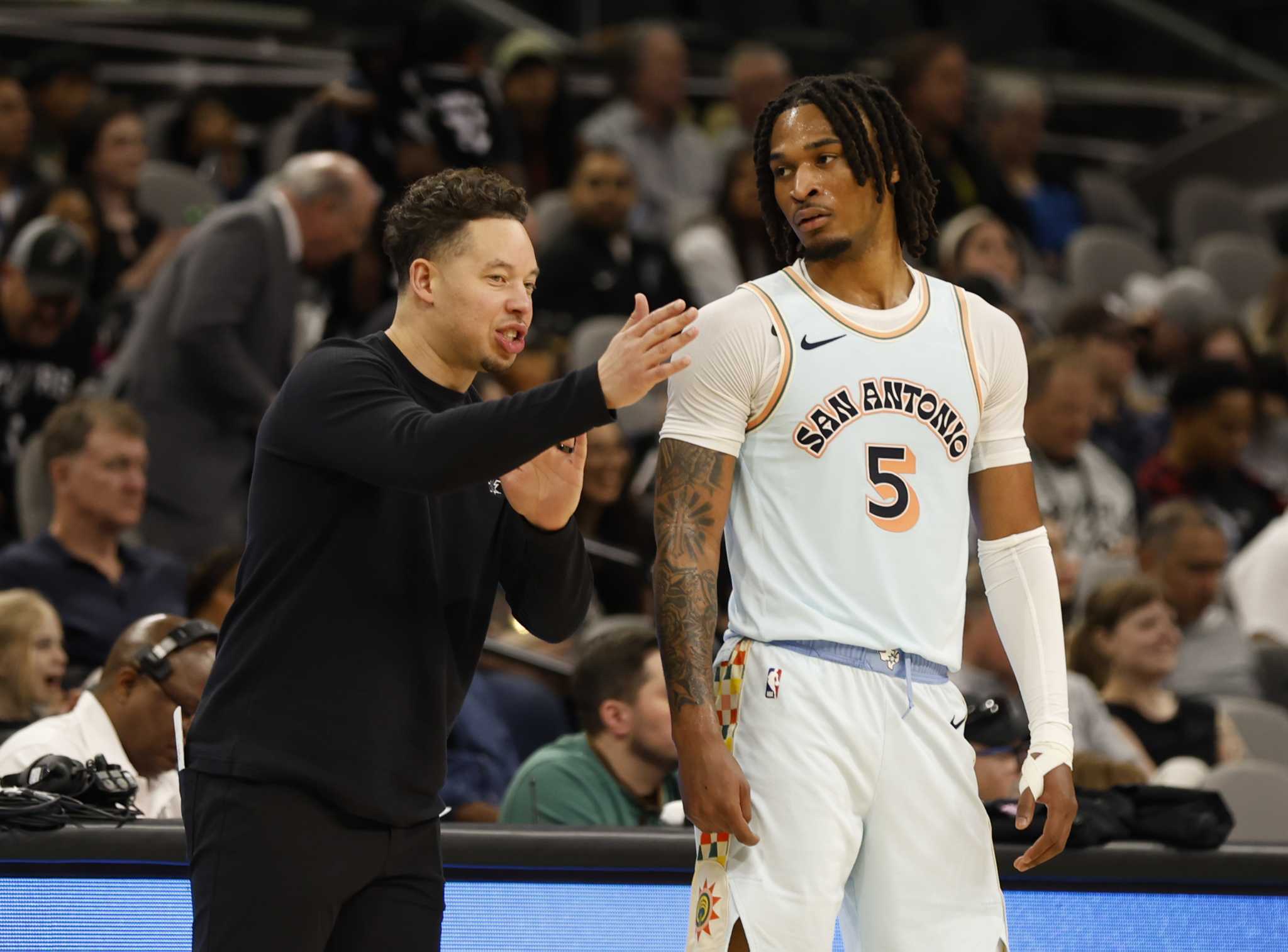 Before helping current players, Johnson to focus on Spurs' future