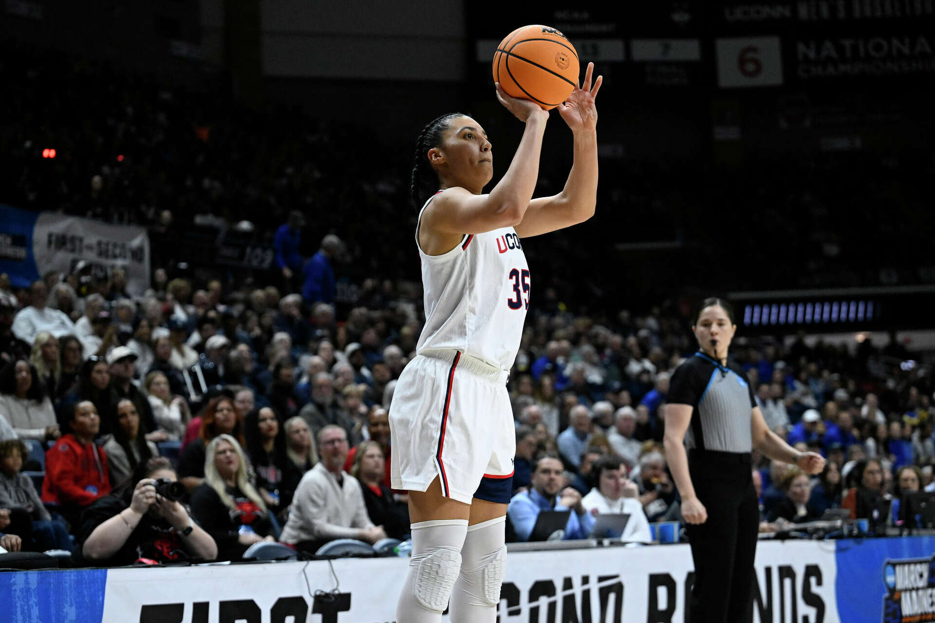 UConn women's basketball opens March Madness with easy win
