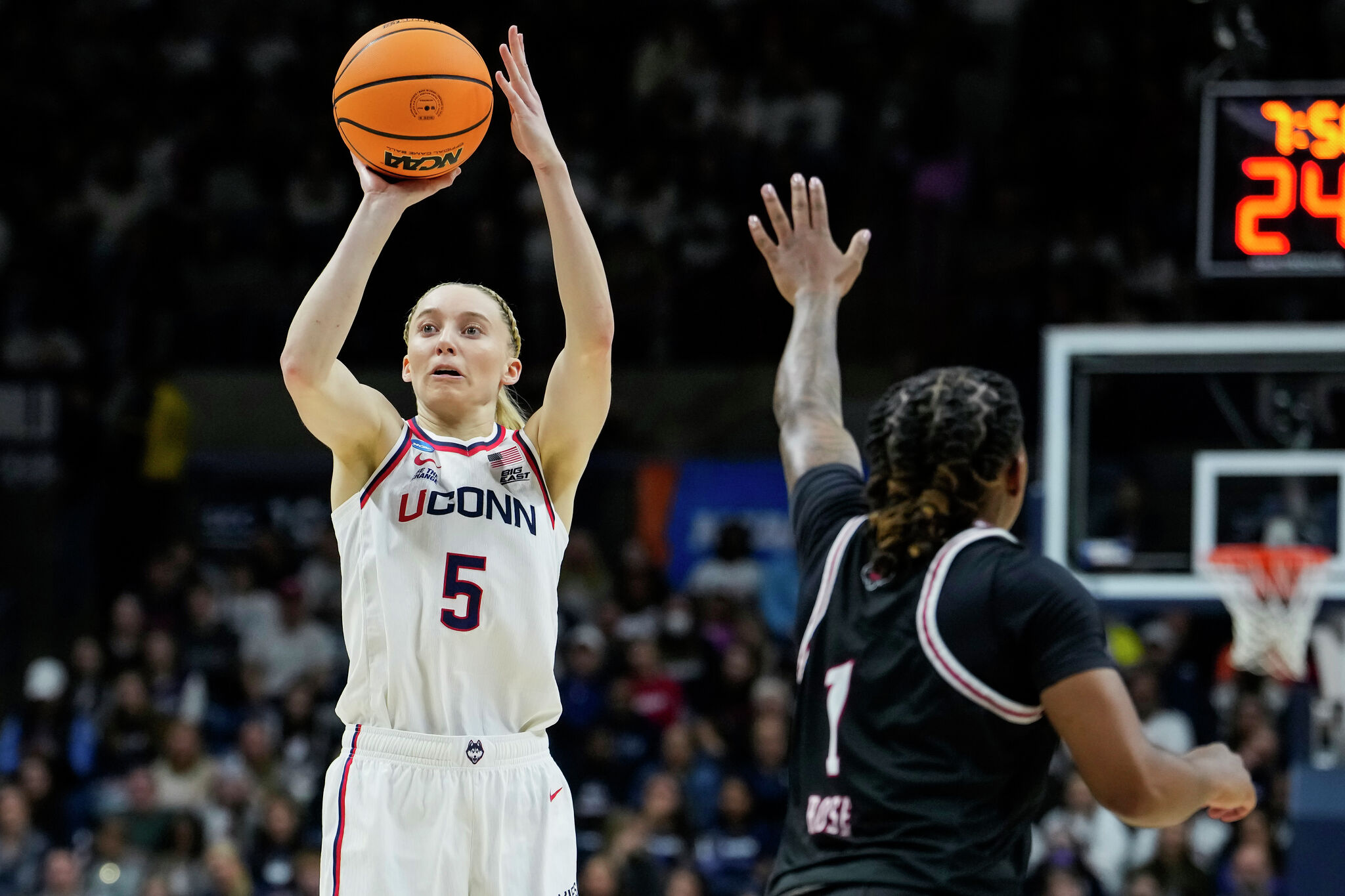 Paige Bueckers makes more UConn women's basketball history