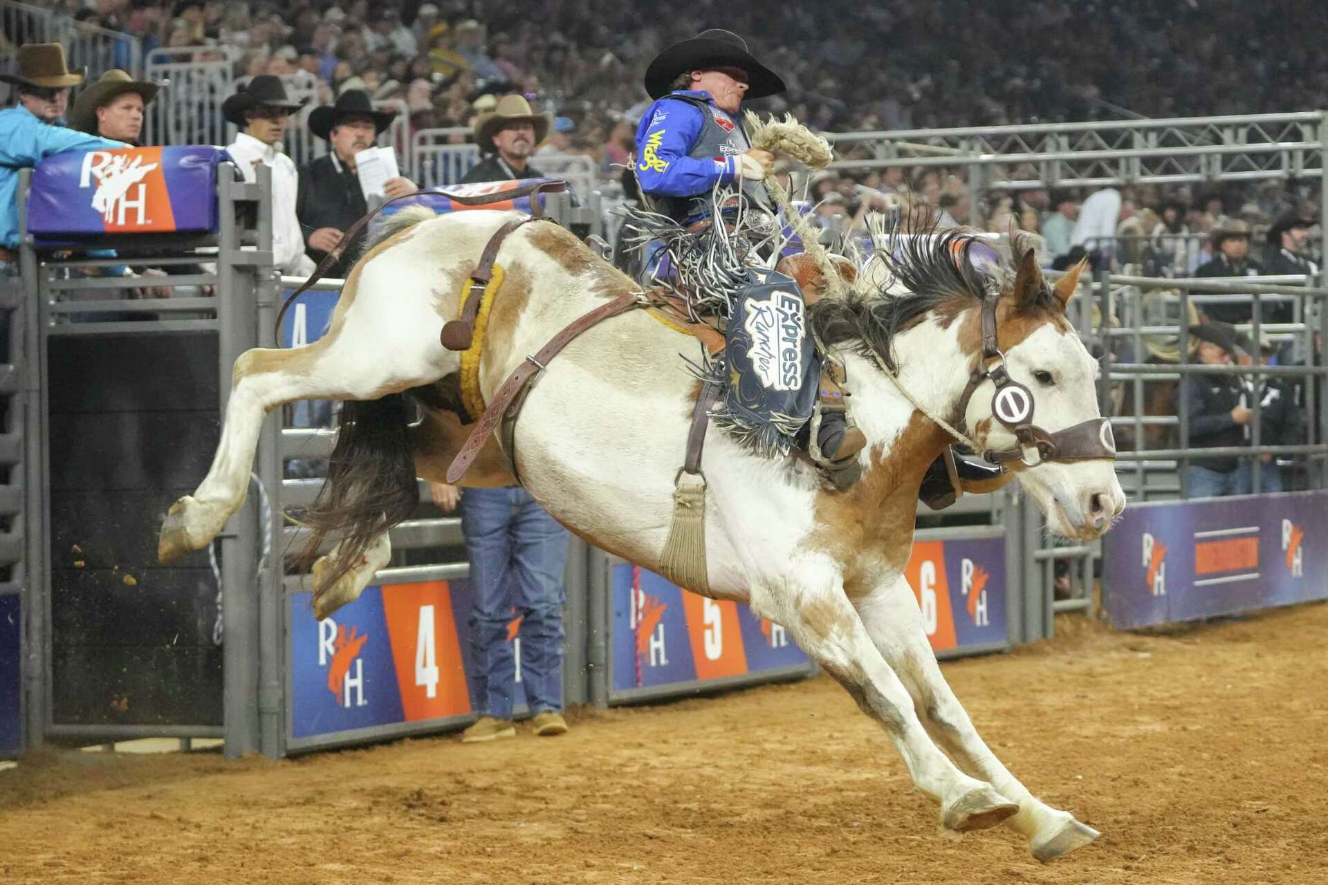 RodeoHouston: Ryder Wright wins saddle bronc