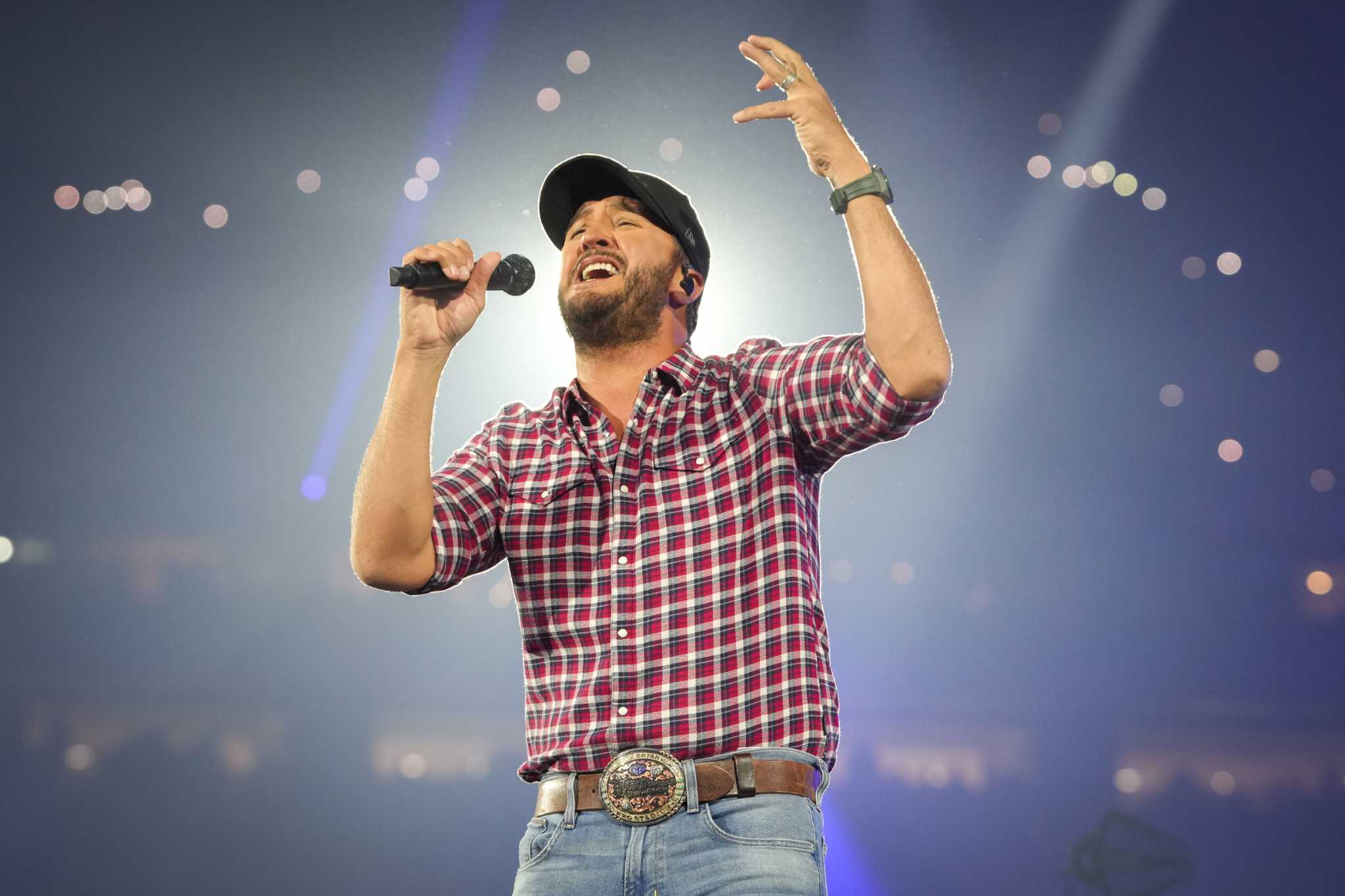 Luke Bryan, who just might be the king of the Houston rodeo, returns
