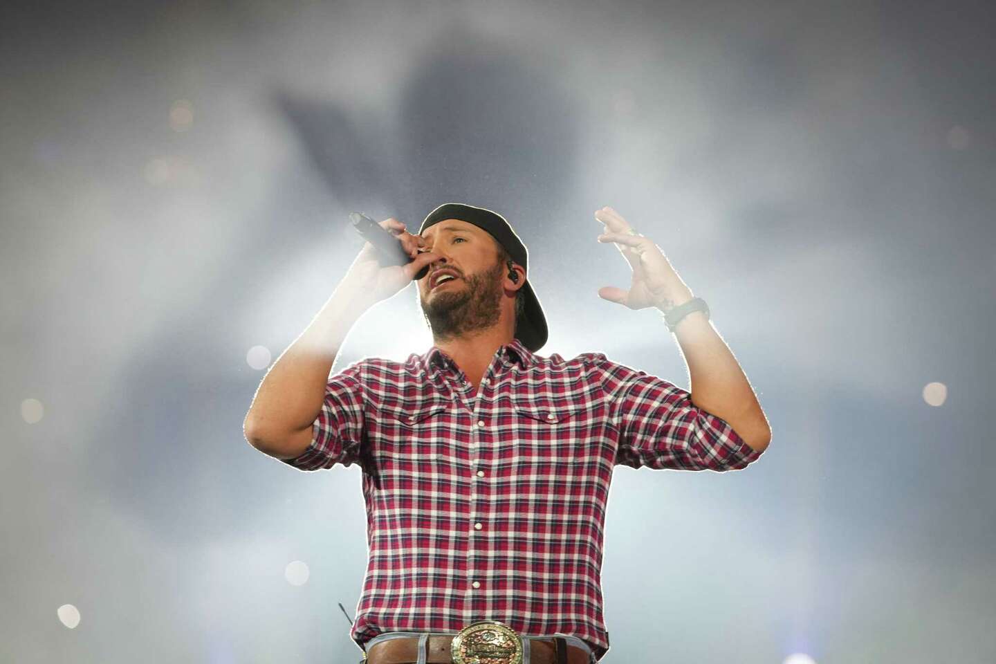 RodeoHouston review: Luke Bryan closes with a crowd of 71,103