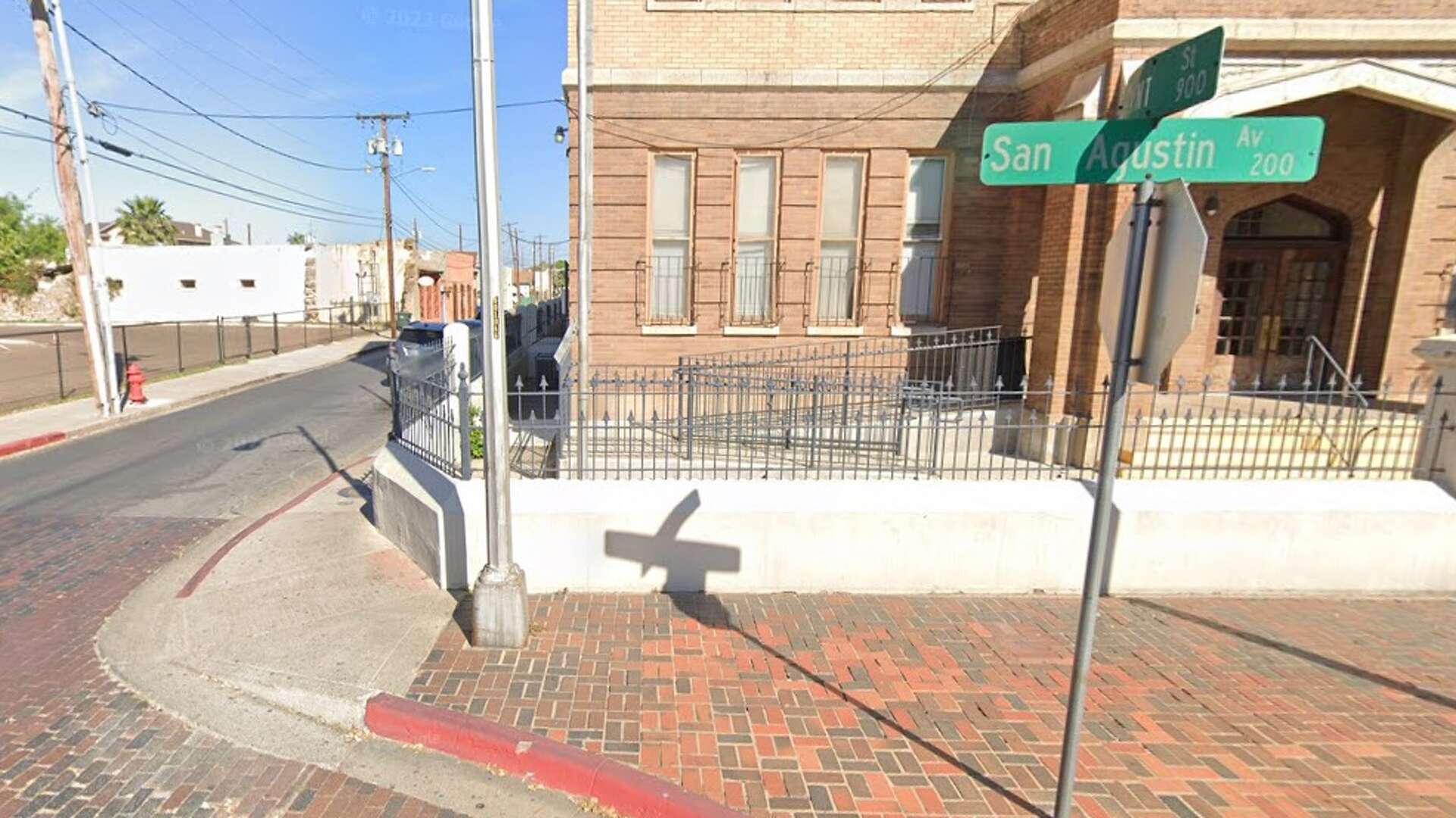 Laredo security guard charged with public intoxication, gun violation