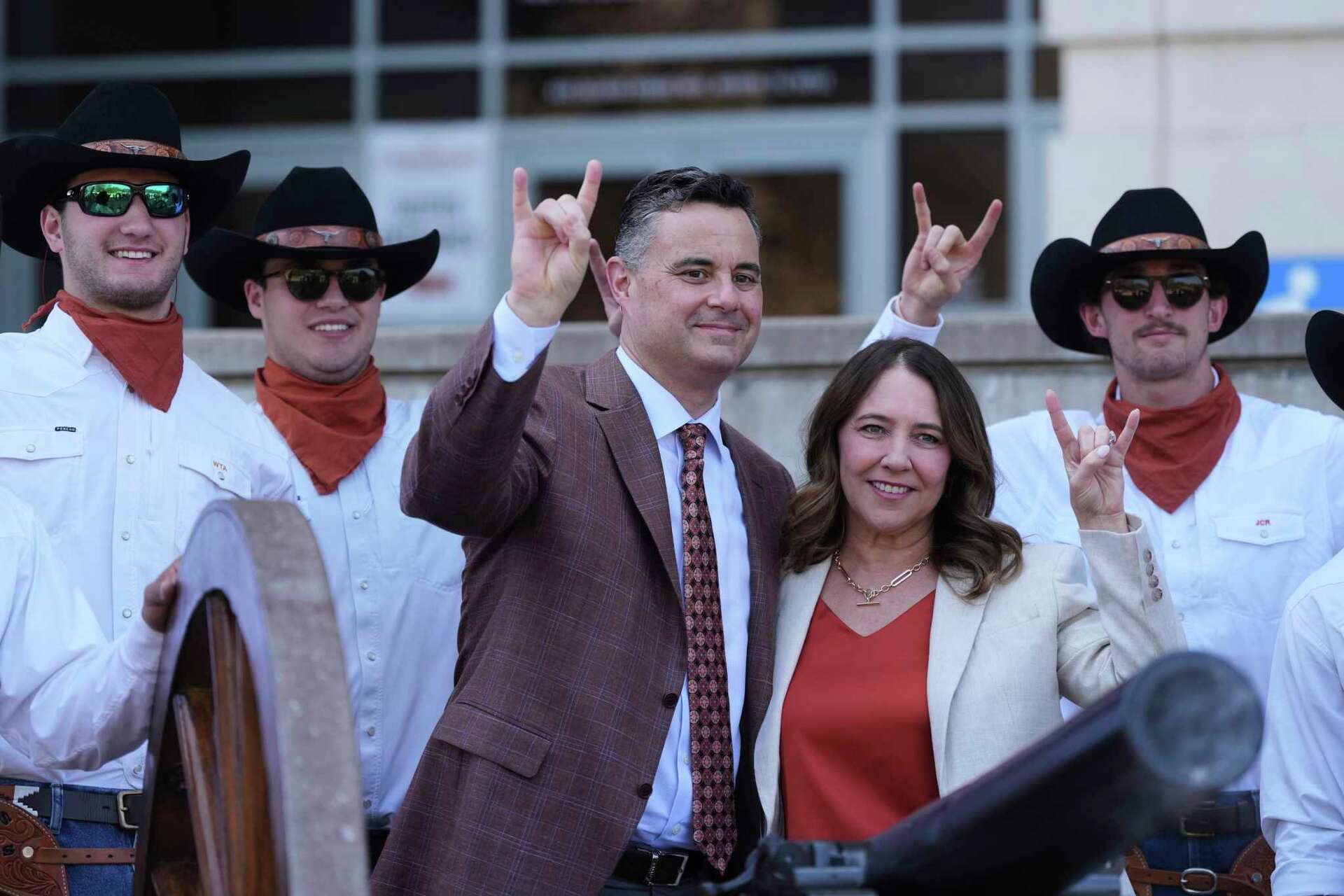 UT officials approve 6-year contract for basketball coach Sean Miller